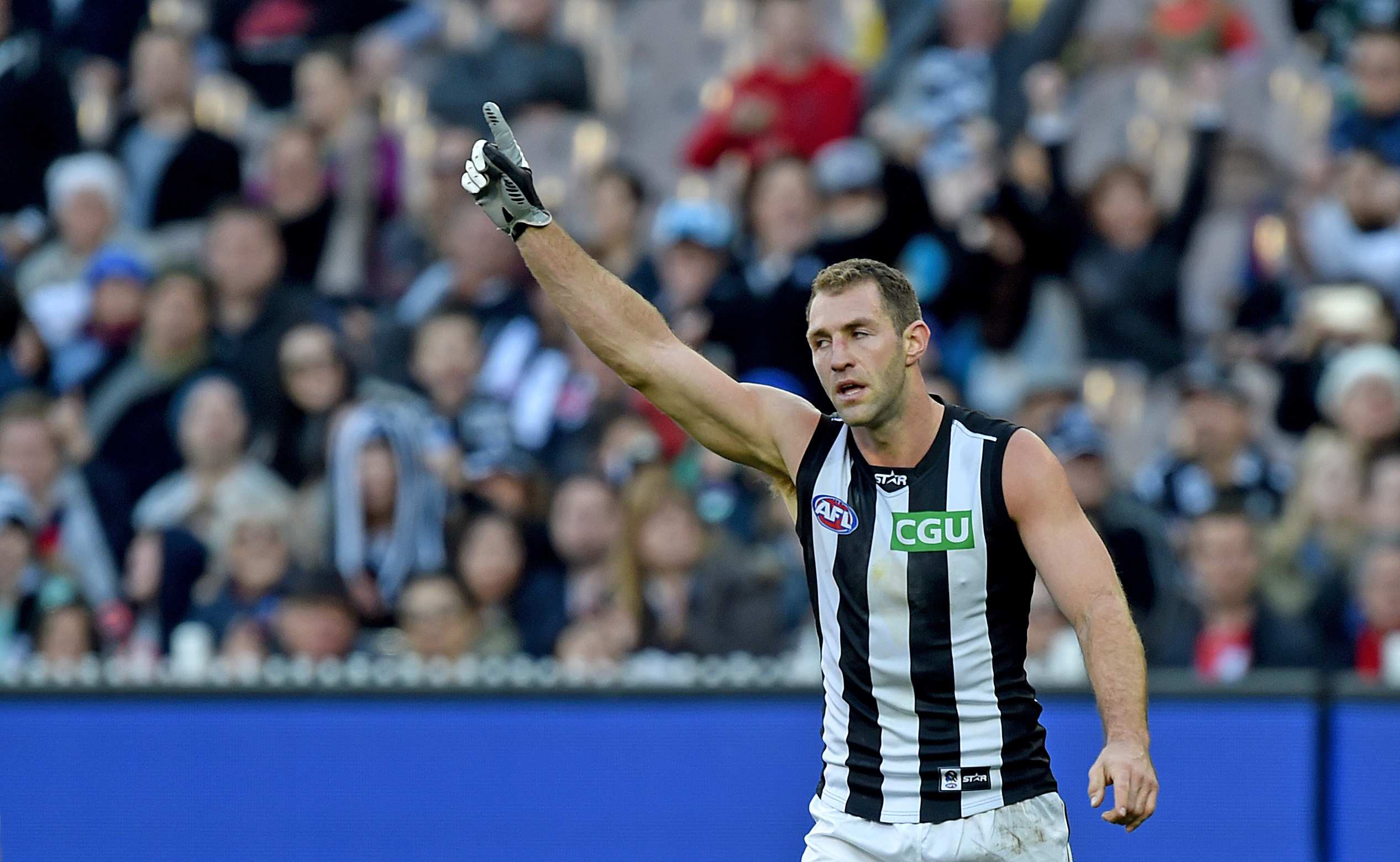 Collingwood beats Melbourne Demons by 25 points as Travis Cloke boots ...