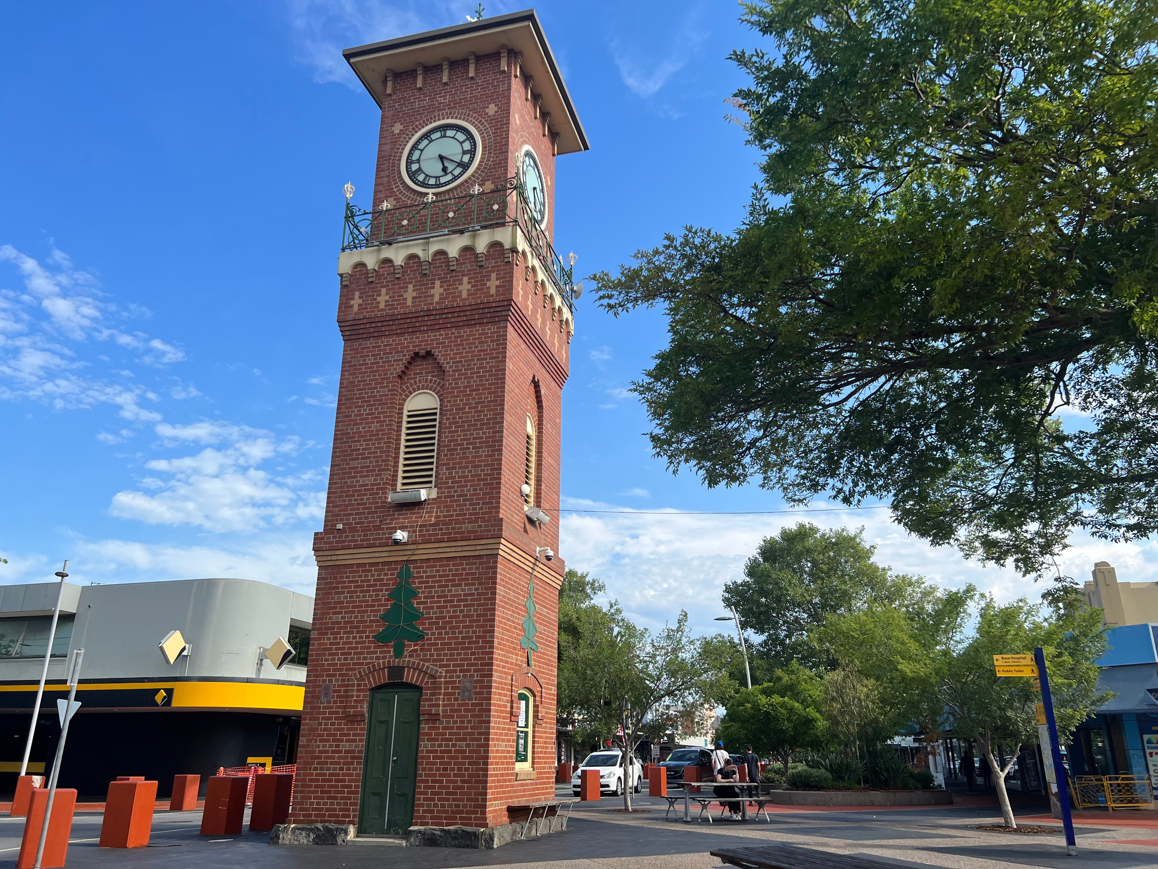 Clock tower master in Sale winds up 40-year stint as town's time keeper ...