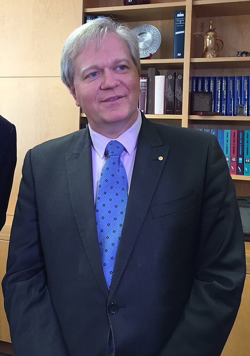 Physics Nobel laureate Brian Schmidt named new Australian National ...