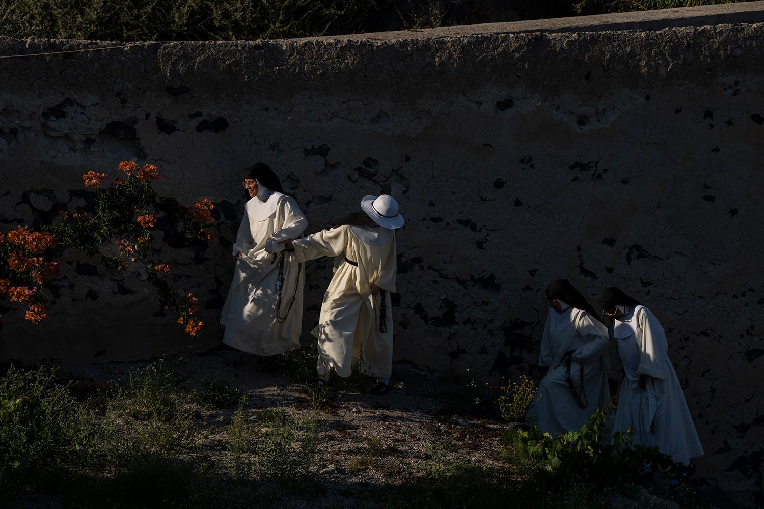 On Greece's Santorini, 13 cloistered nuns pray for the world - ABC News