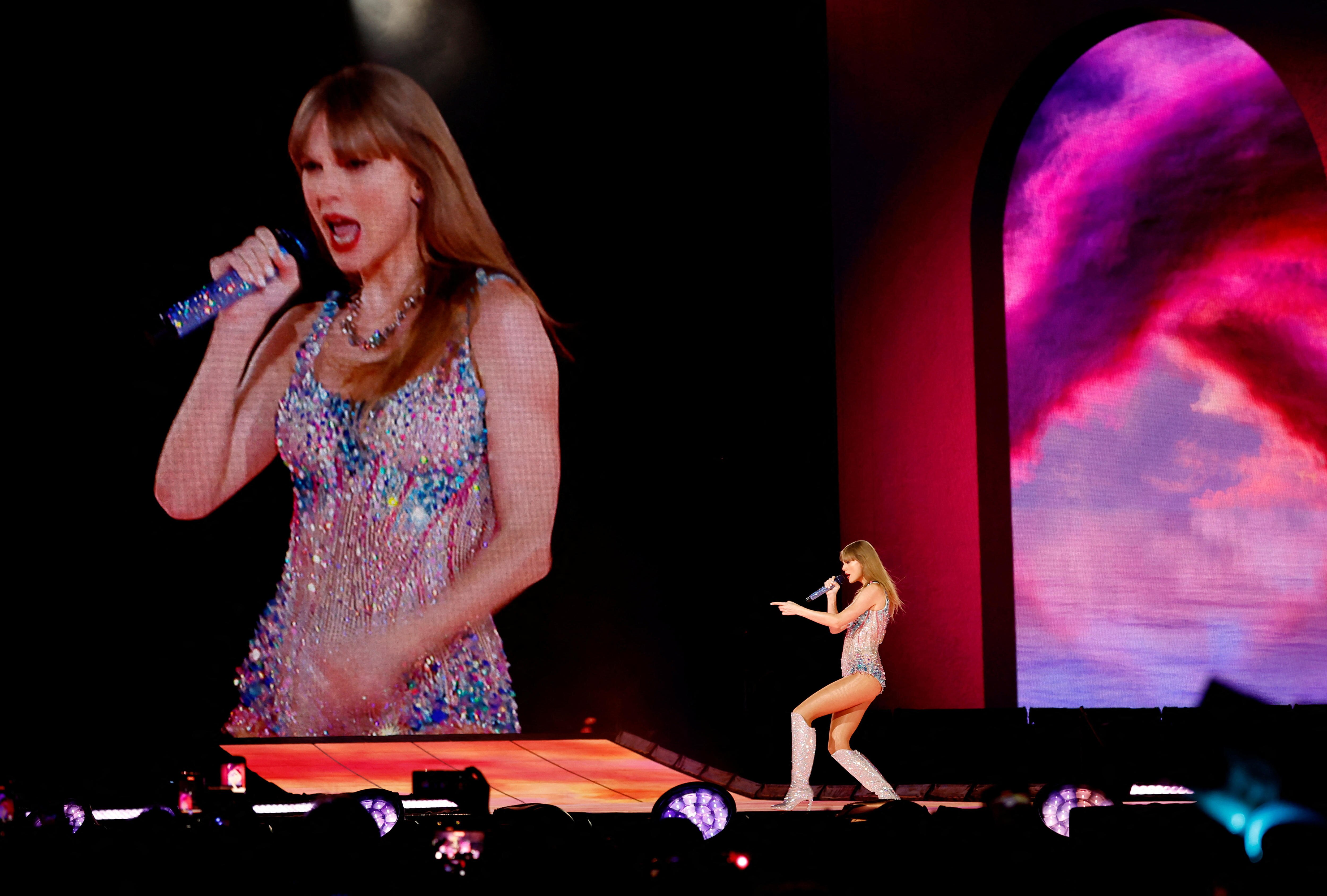 Live updates: Swifties flock to Melbourne as Taylor Swift's Eras Tour ...