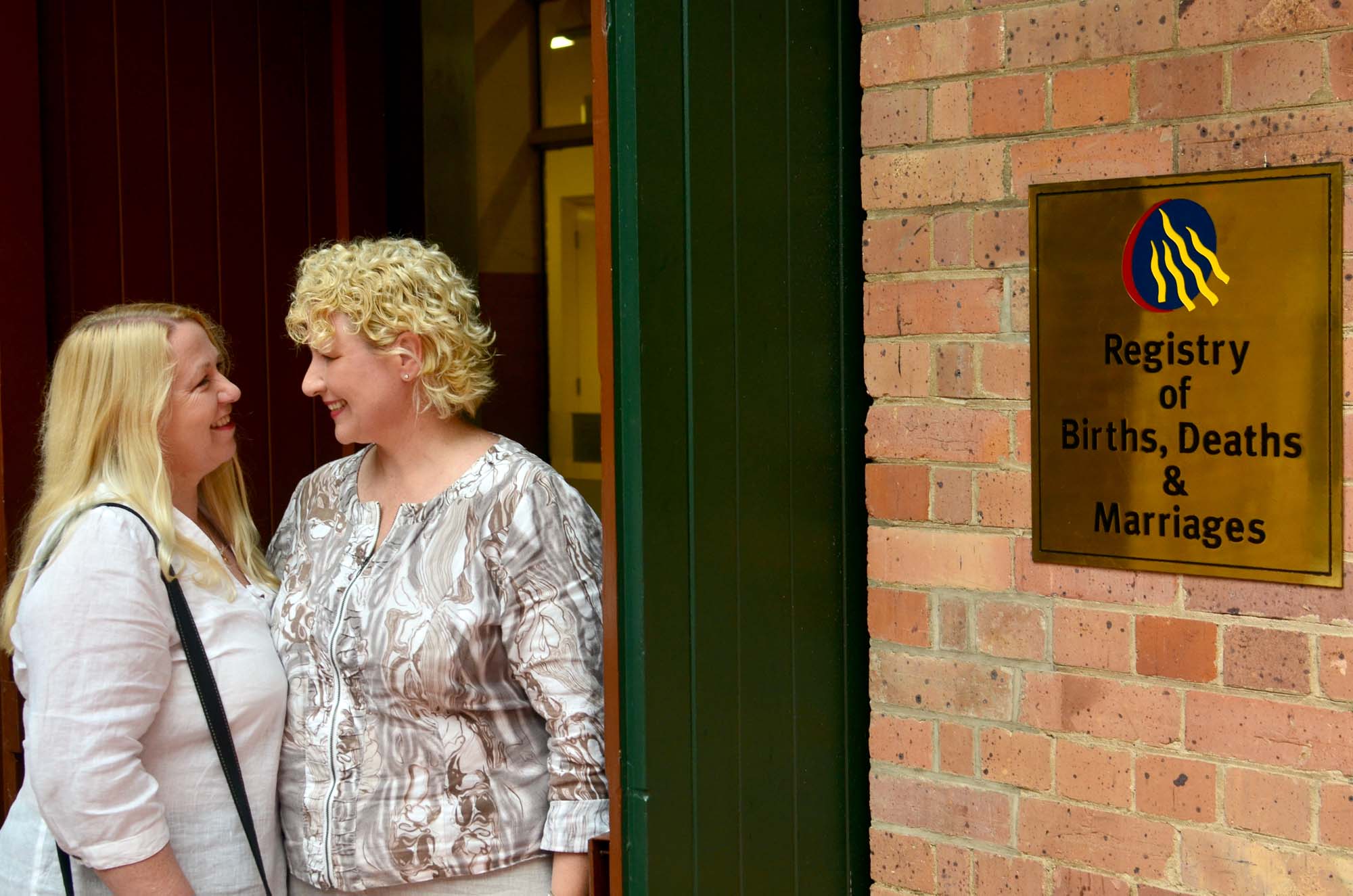 Gay couples seal the civil union deal - ABC News