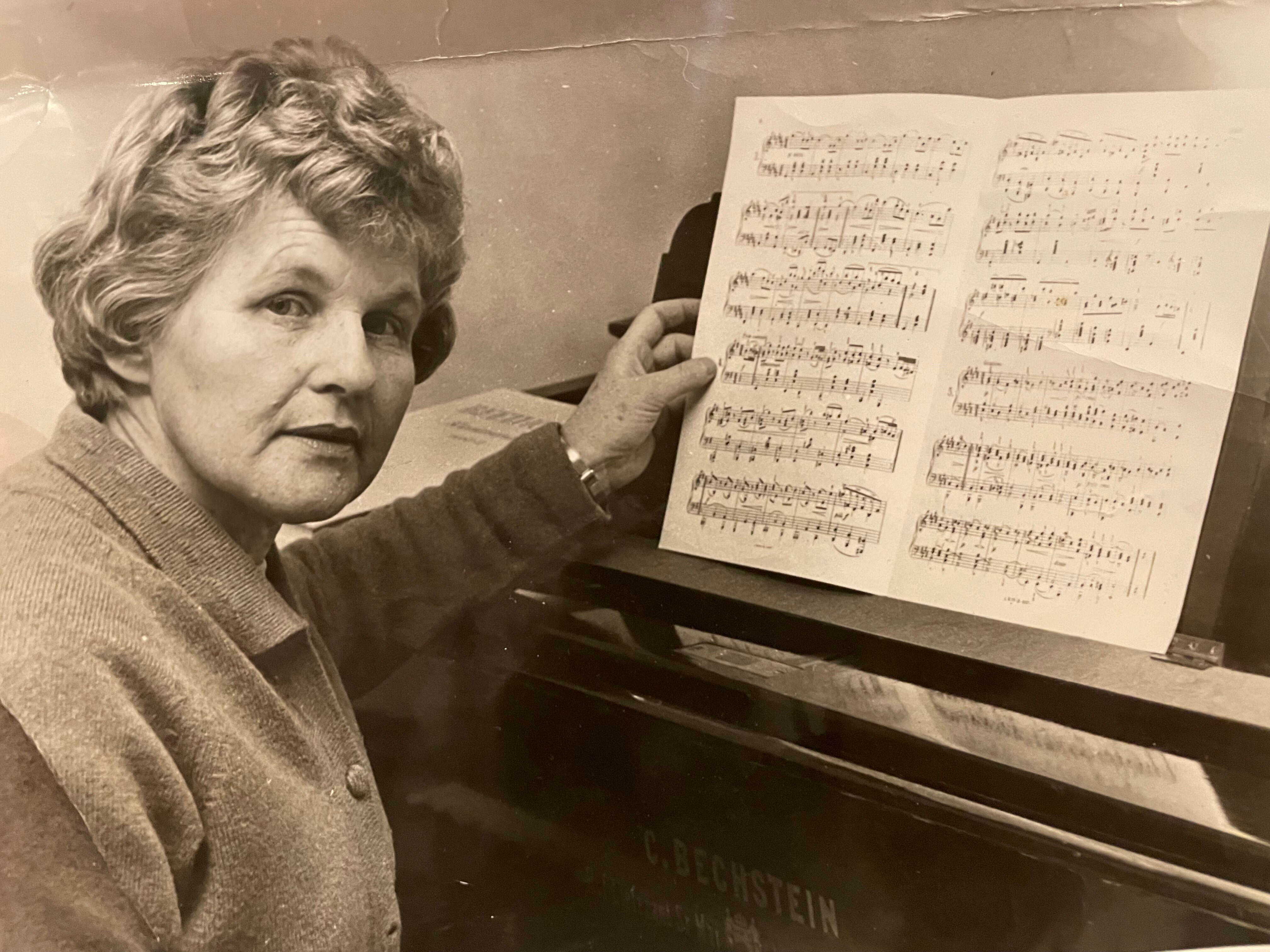 Gippsland piano teacher Judy Hall celebrates turning 100 - ABC News