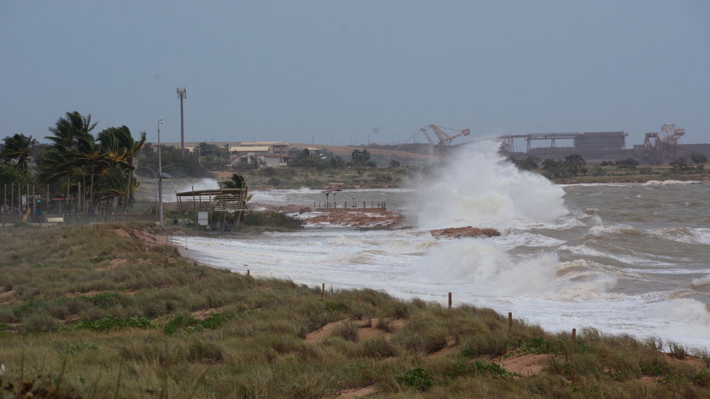 Pilbara towns feel the effects of Cyclone Veronica - ABC News