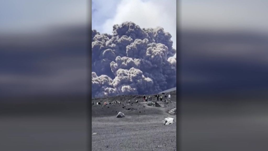 Moment Mount Etna volcano erupts - ABC News
