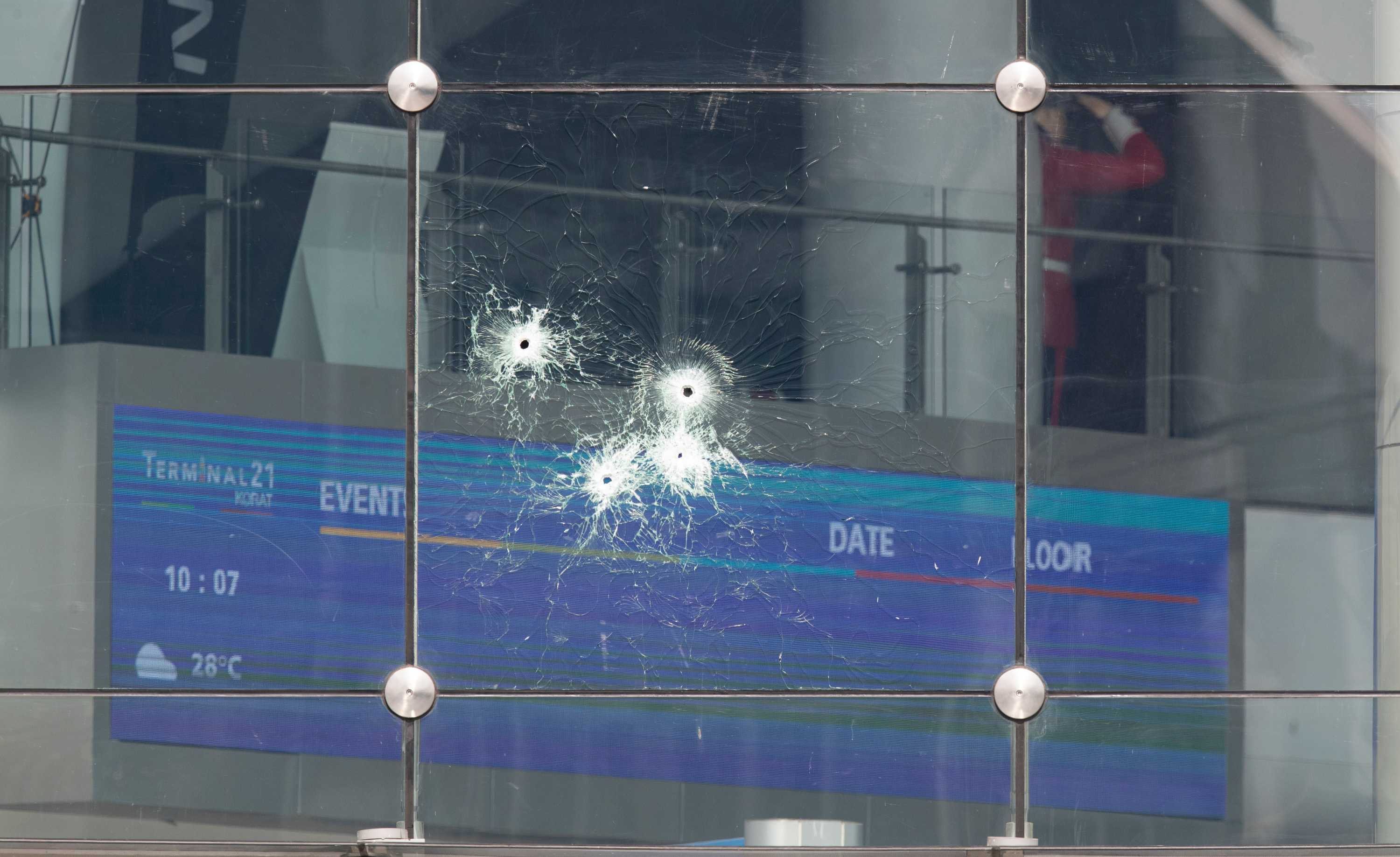 Thailand shooting spree at Terminal 21 Korat shopping centre leaves 26 ...