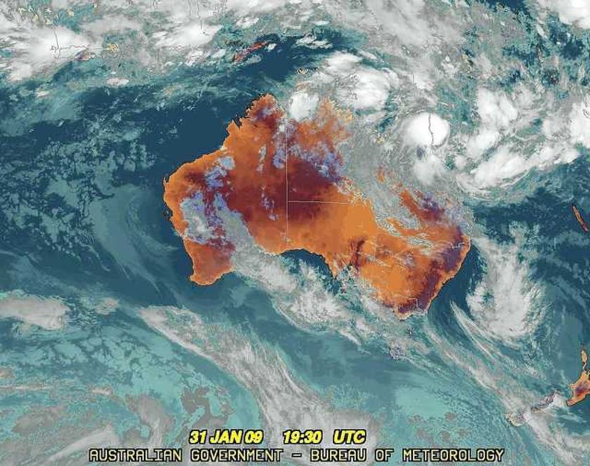 Cyclone Ellie crosses Qld coast - ABC News