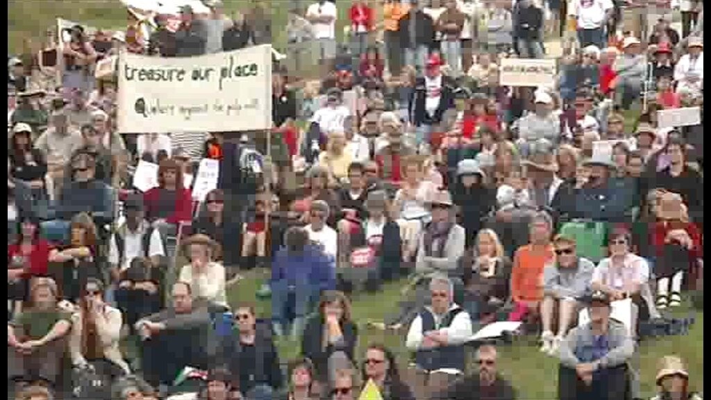 Residents protest against pulp mill - ABC News