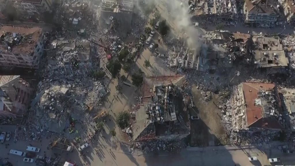 Aerial footage captures extent of earthquake damage in Turkish town ...