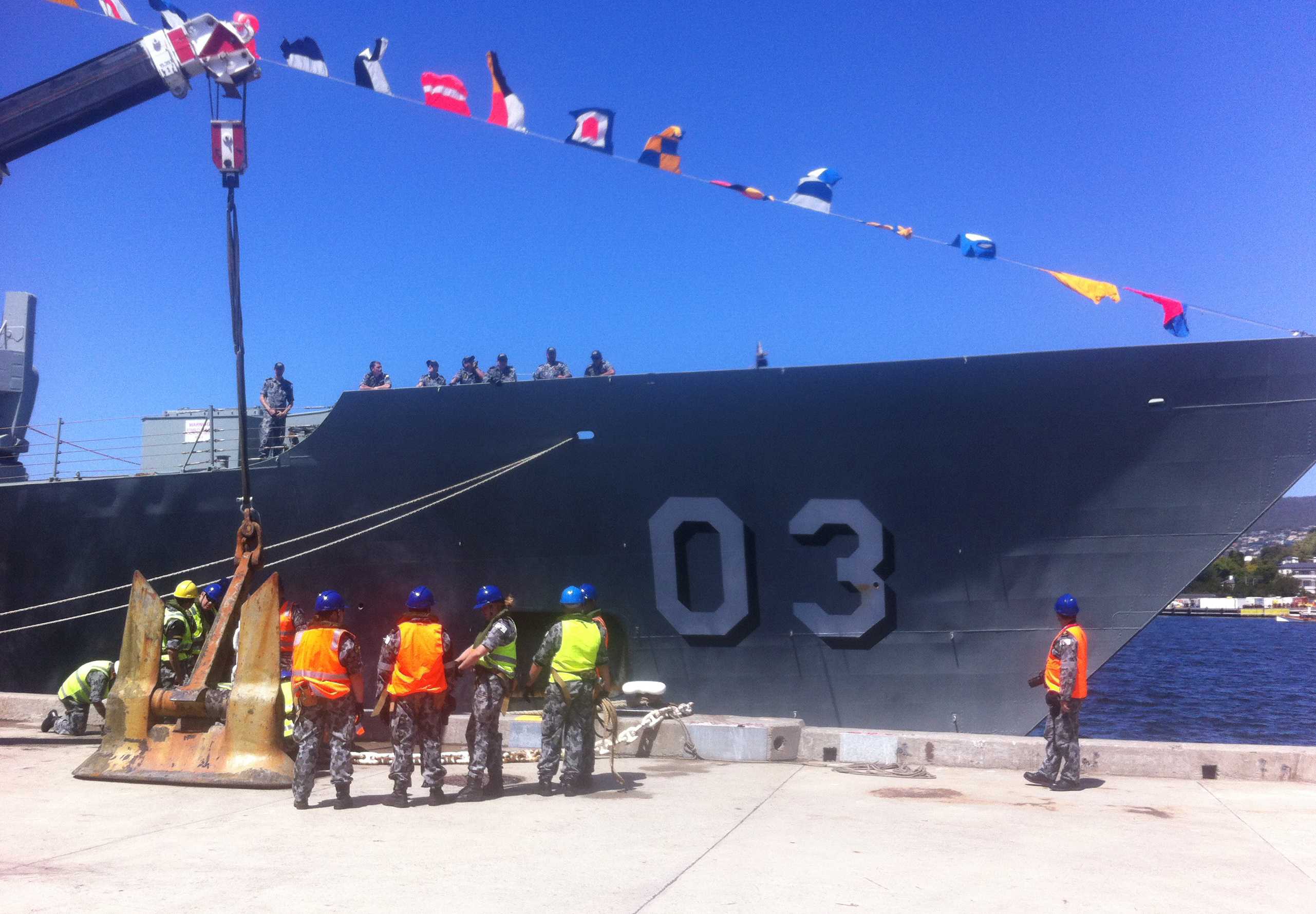 Navy divers recover HMAS Sydney anchor which fell off in Hobart's River ...