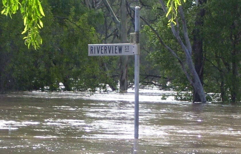 Emerald floodwaters continue to rise - ABC News