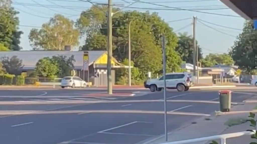 Car driving erratically throughout Mount Isa - ABC News