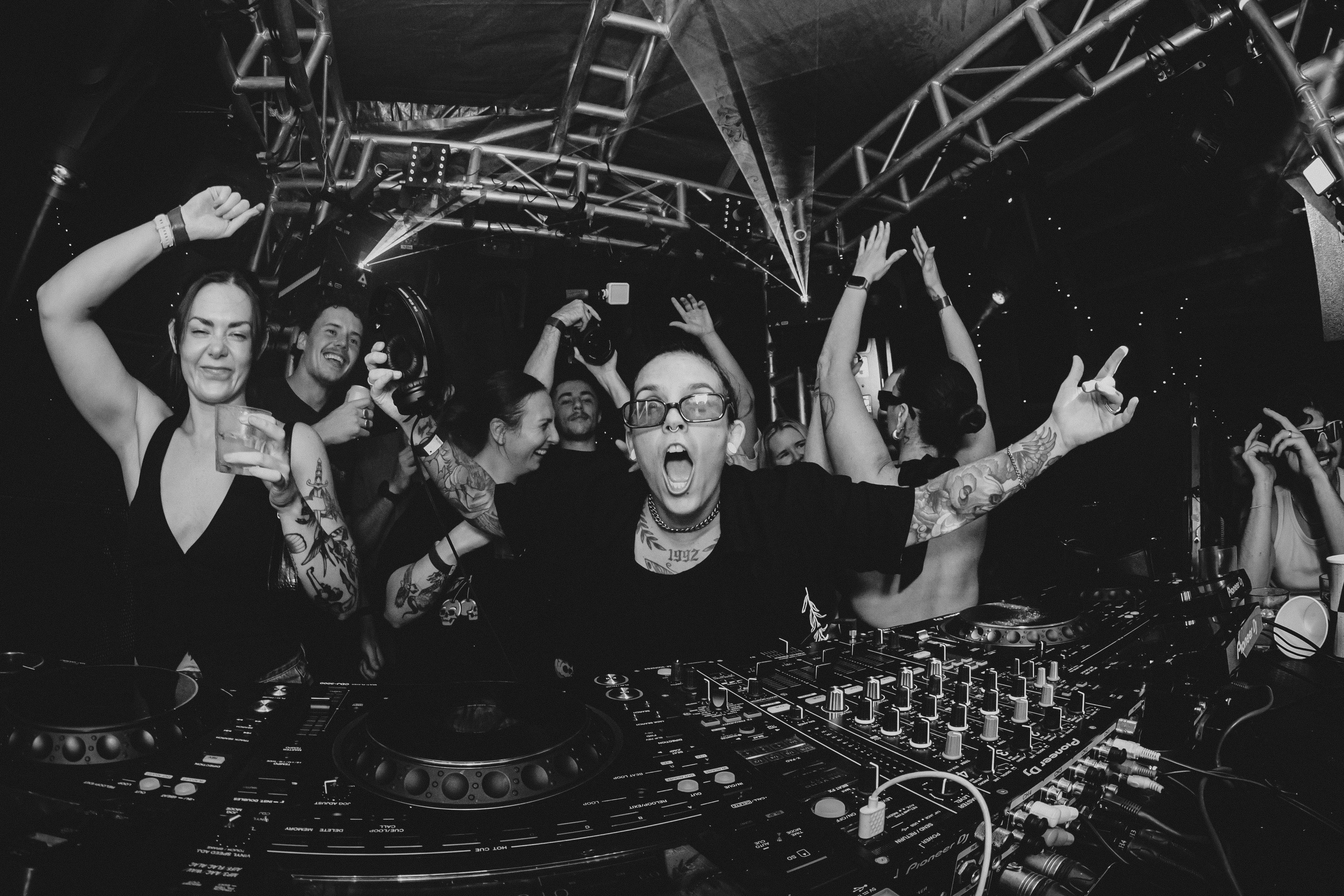 Darling roberts twitter has a tiny dog on the premises too