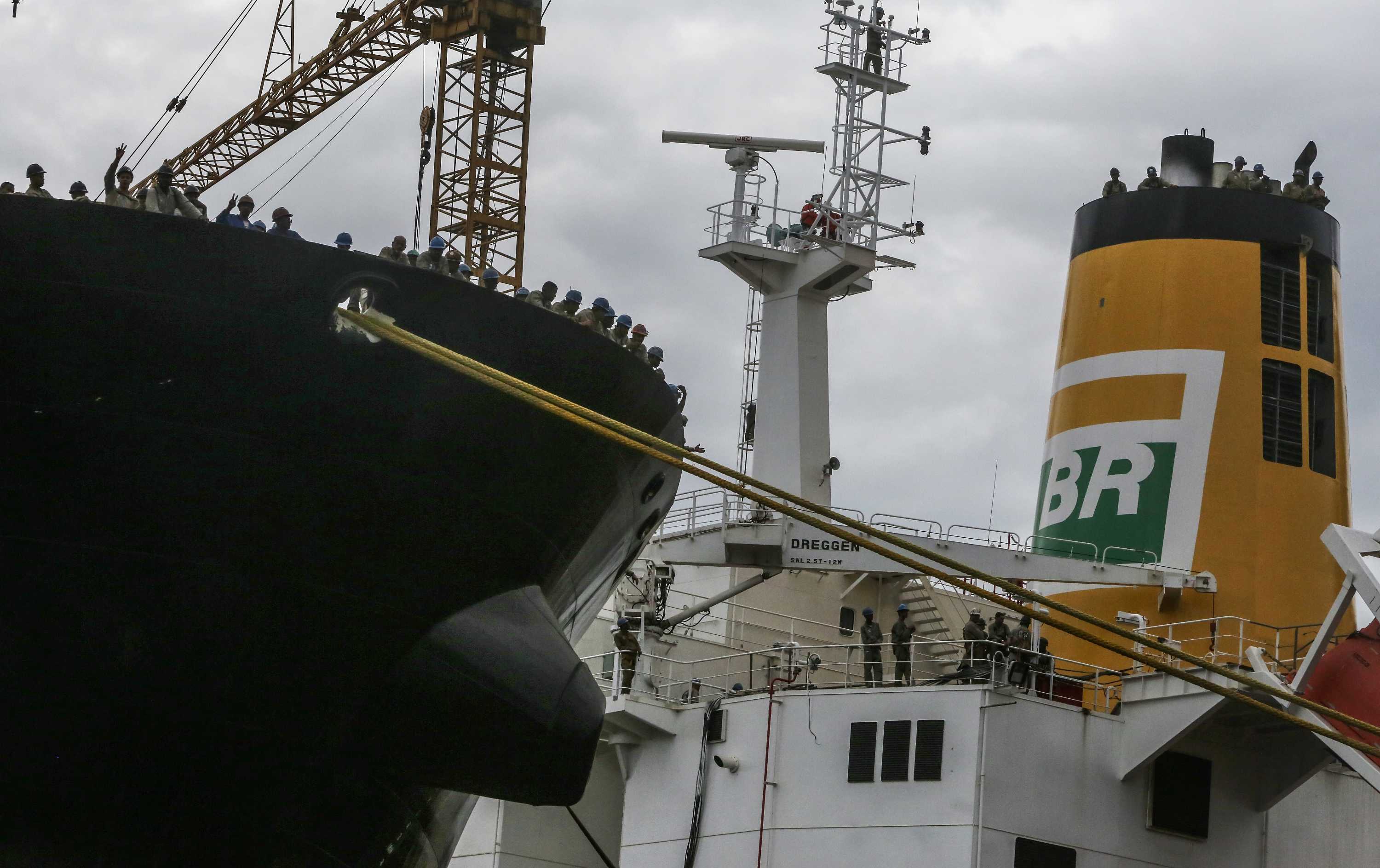 Petrobras oil rig explosion off coast of Brazil kills three, injures 10 ...