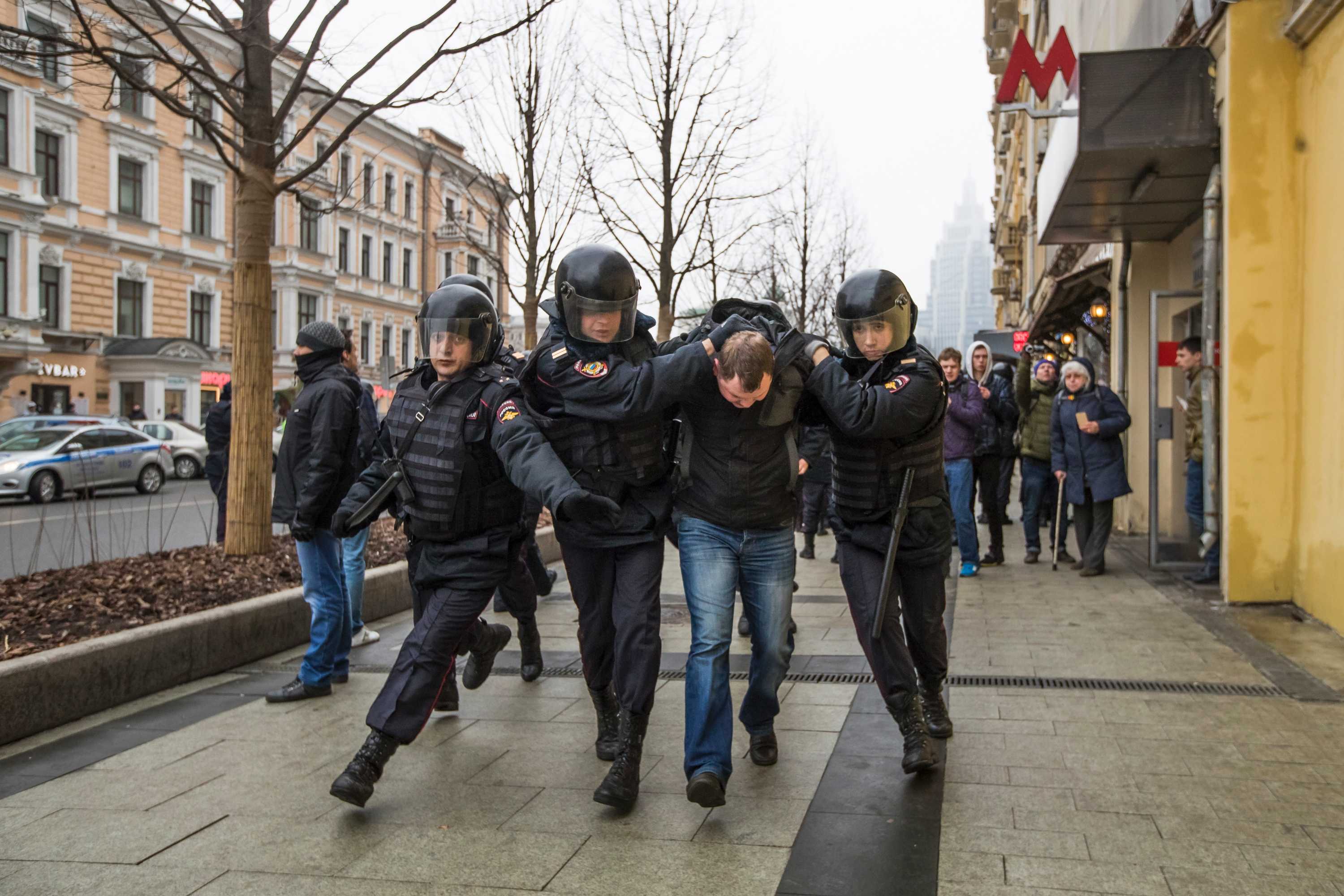 Moscow police detain up to 30 protesters in more anti-government ...