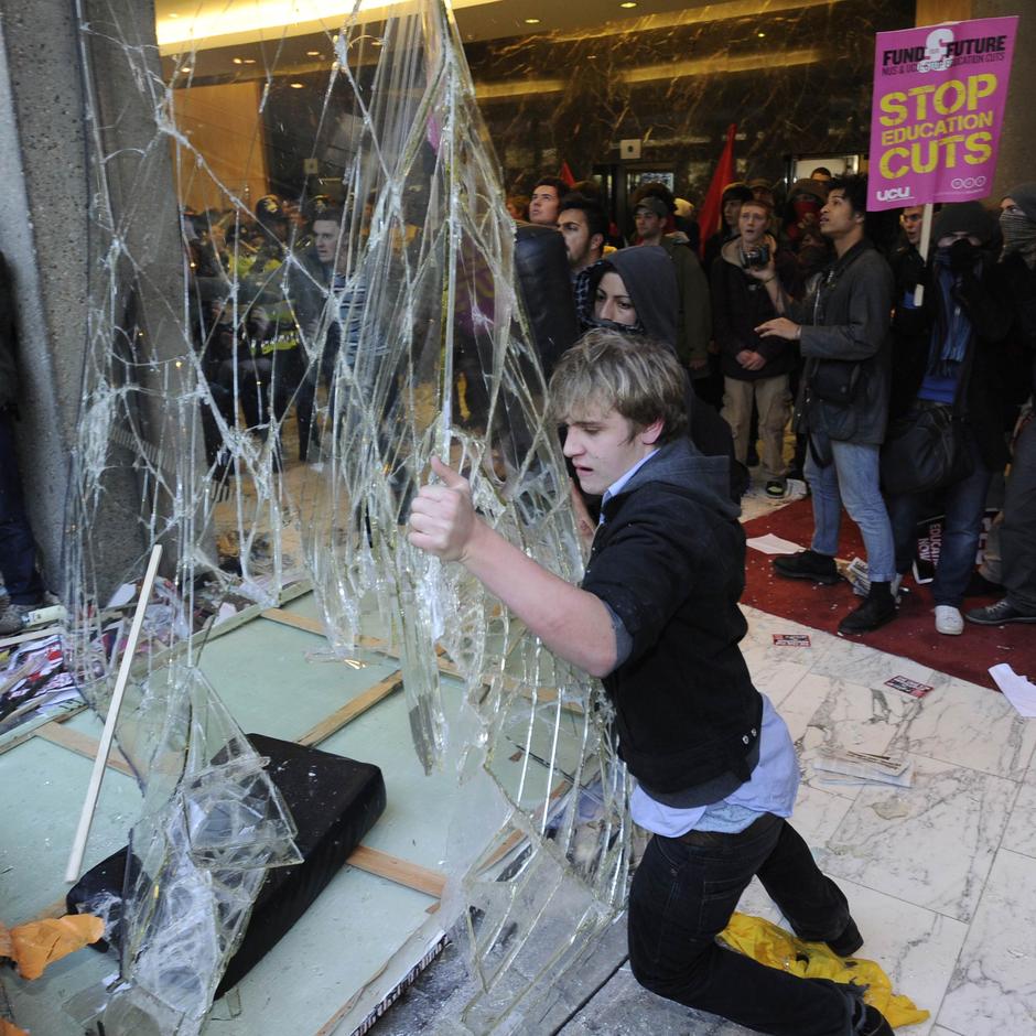 Students storm Tory HQ - ABC News
