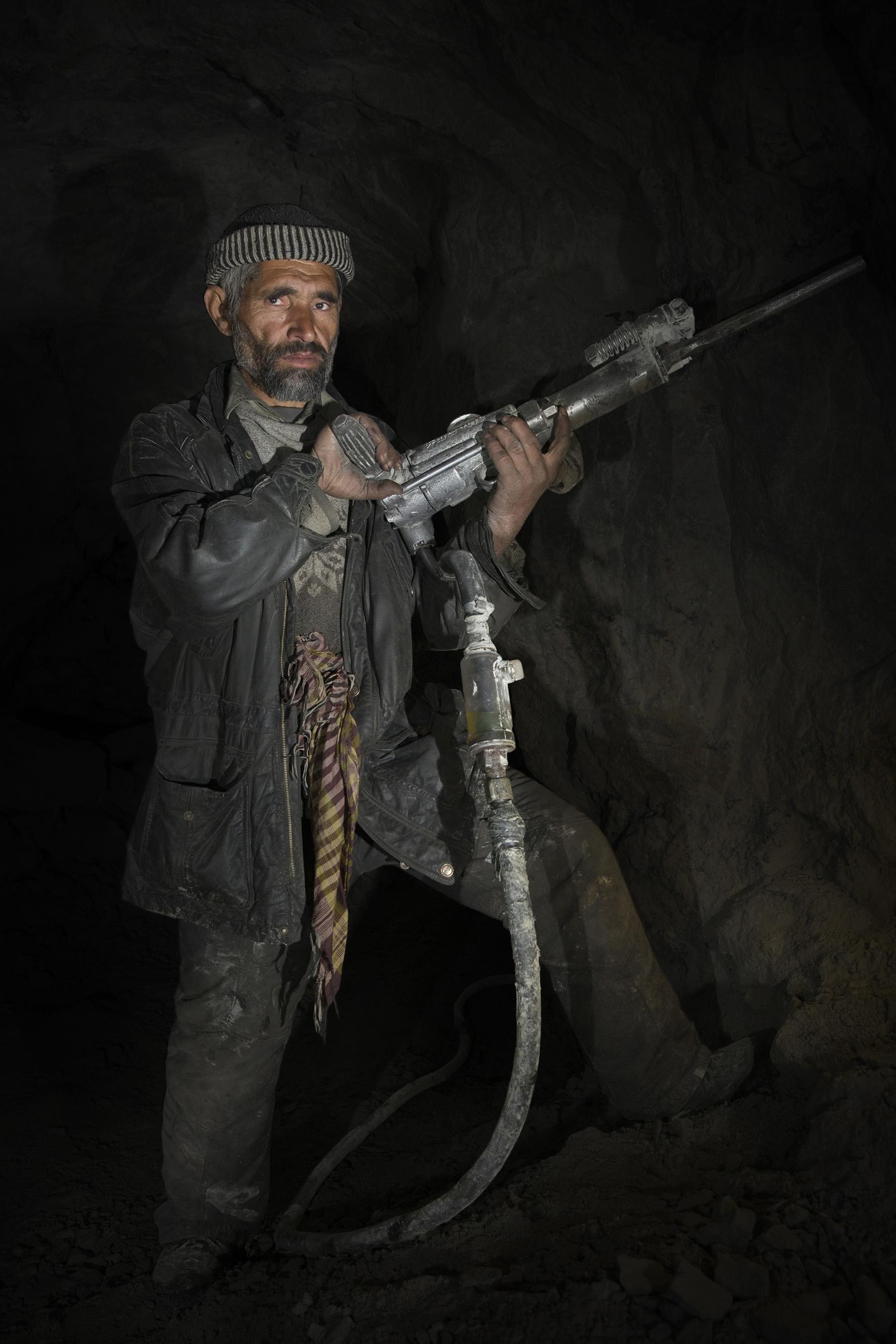 Hugh Brown photographs artisan miners in Pakistan, India, Bolivia and ...