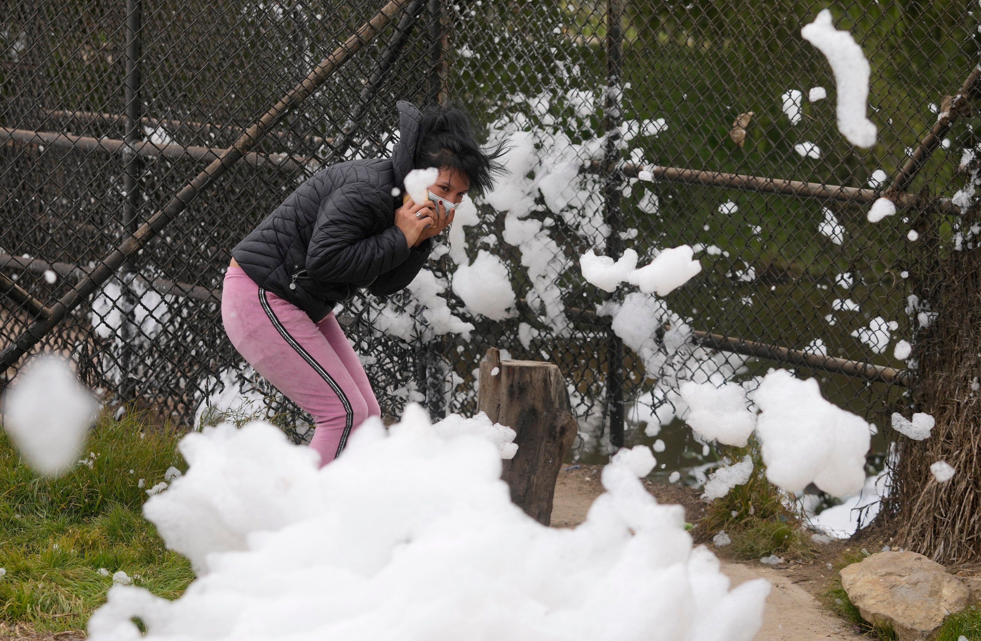 Toxic foam plagues residents of Colombian town - ABC News
