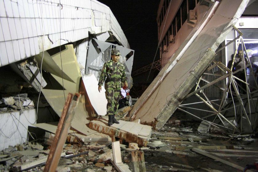 Aussie describes earthquake havoc - ABC News