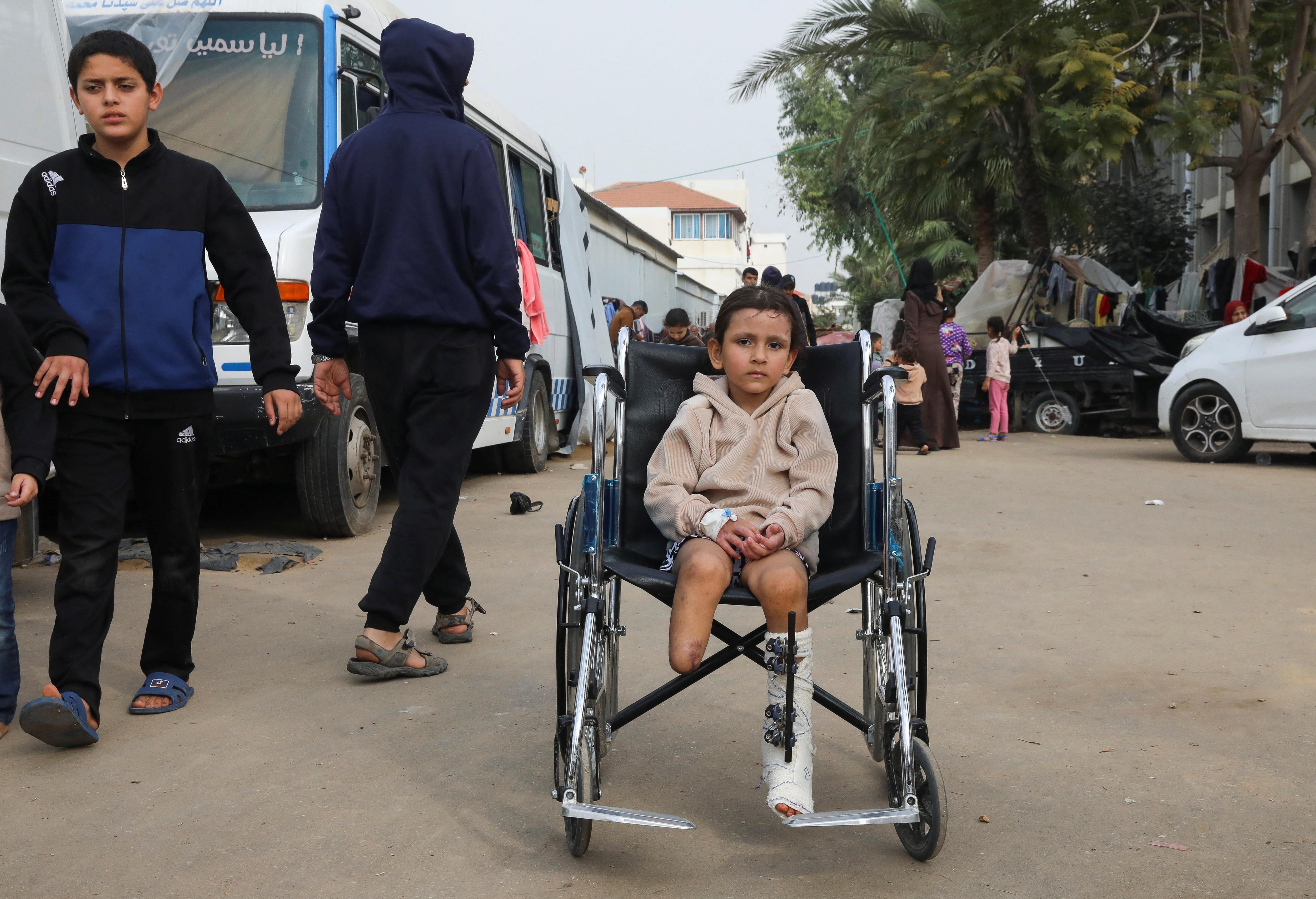 Patients having amputations without anaesthetic in Gaza - ABC listen