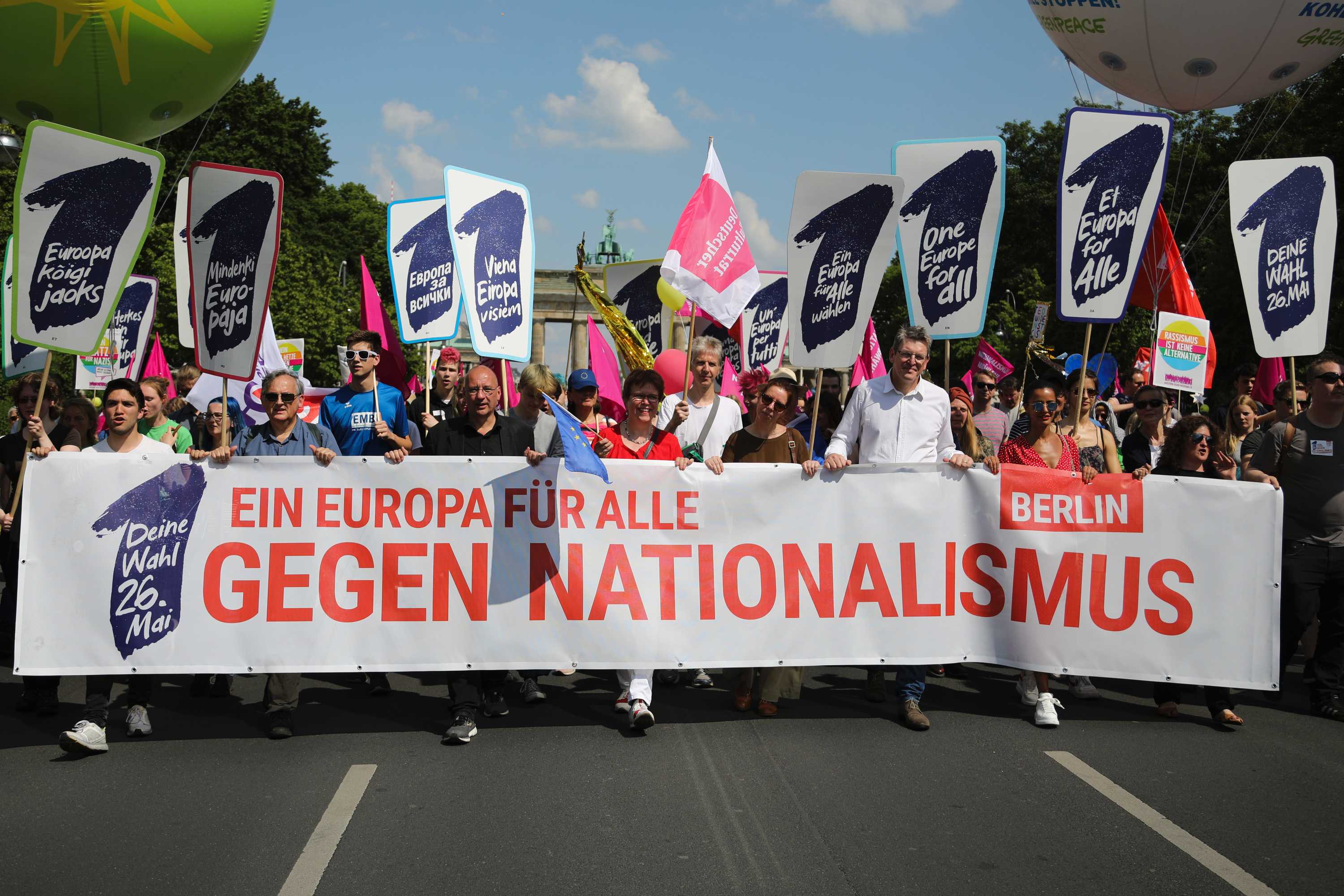 Tens of thousands rally against nationalism before European Parliament ...