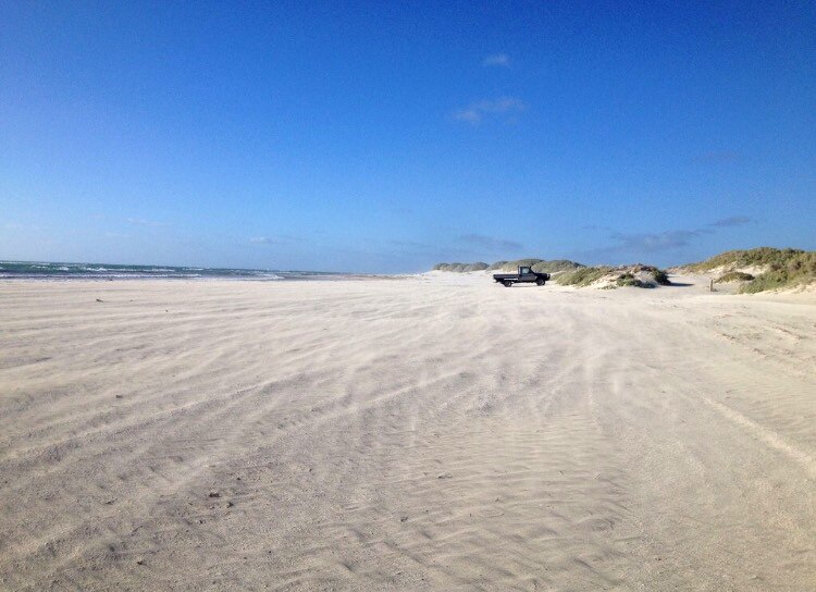 'One of the bravest blokes': Man praised for recovering kitesurfer's body off WA coast - ABC News