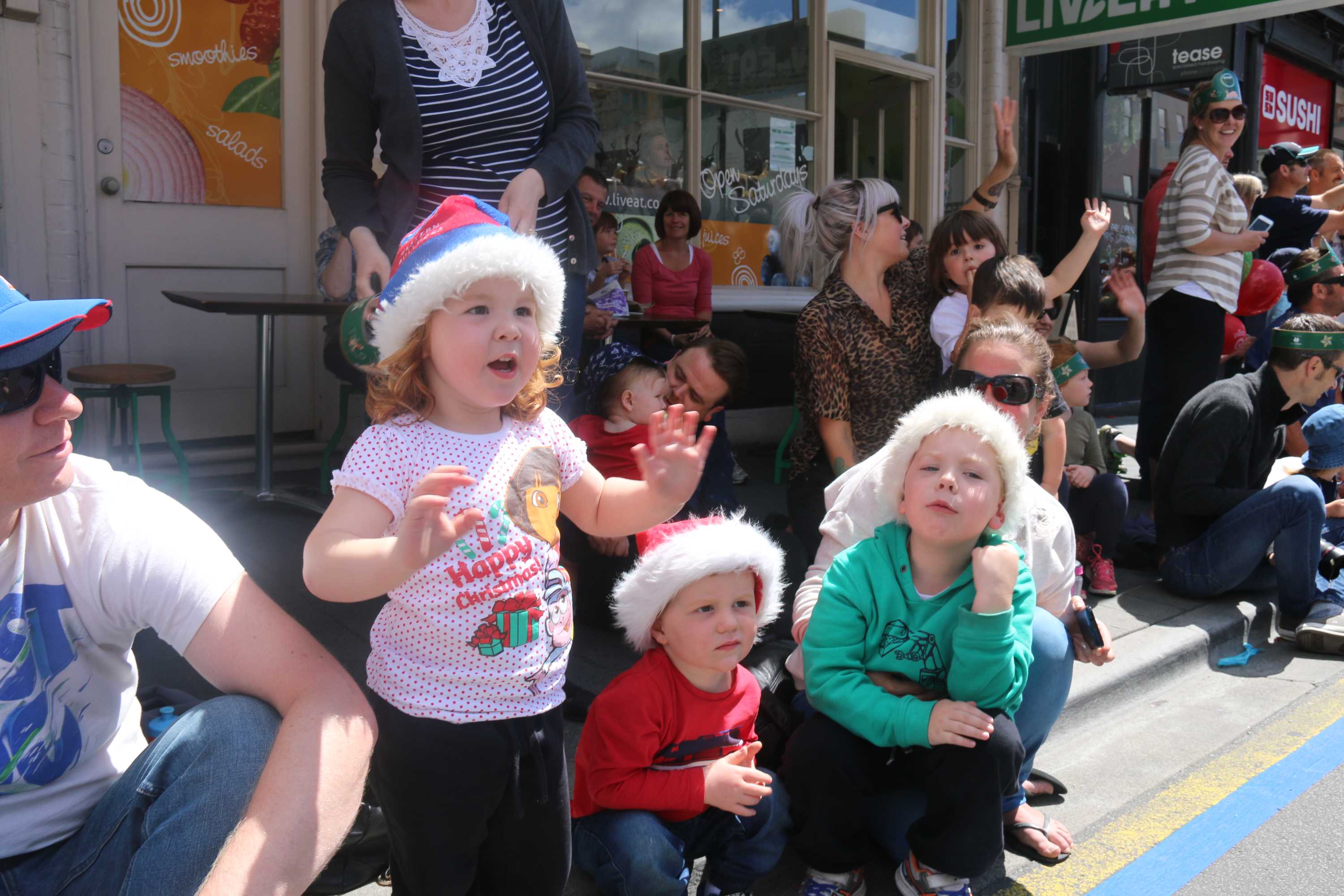 Record crowds line Hobart's streets for annual Christmas pageant - ABC News