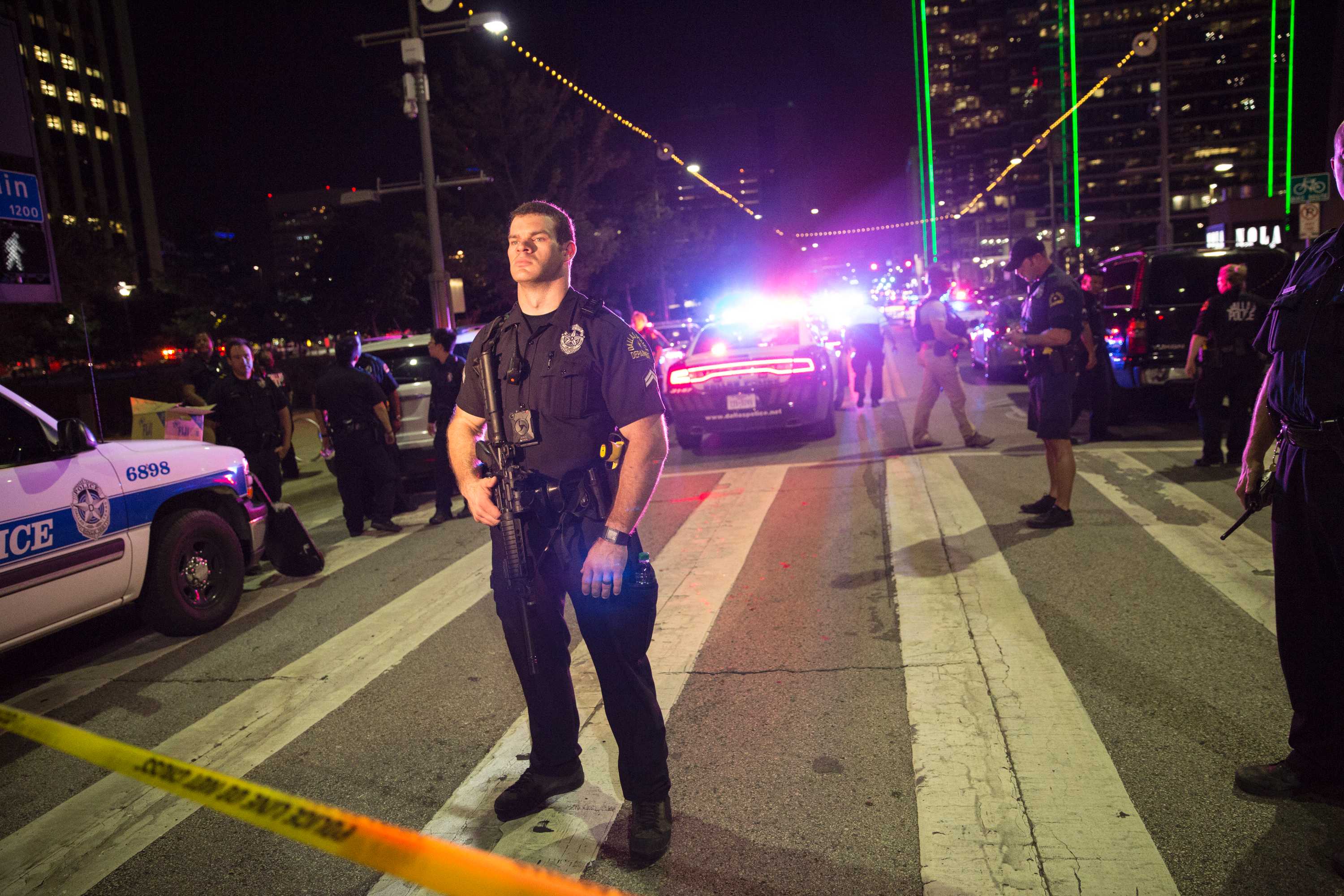Dallas shooting: Five Dallas police officers dead, several injured by ...