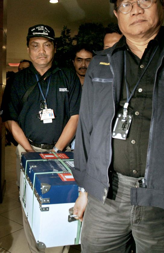 Garuda crash flight recorders arrive in Australia - ABC News