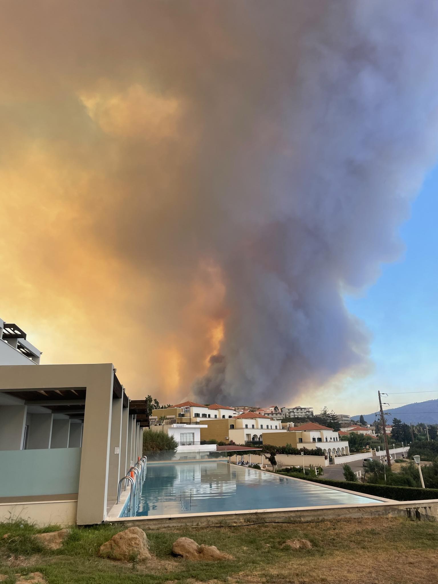 Evacuations continue as wildfires spread on Greek islands - ABC listen