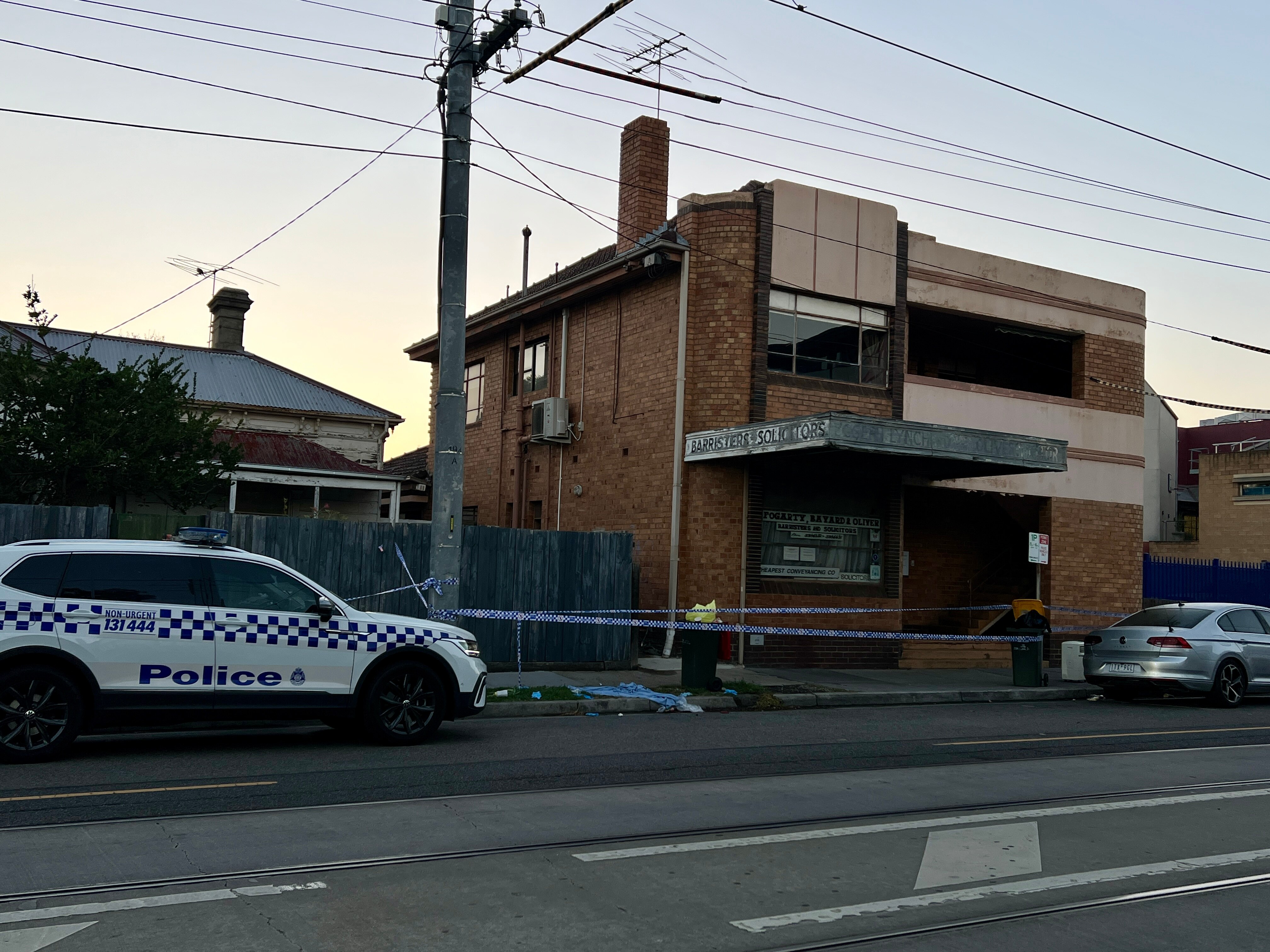 Body of man found after fire on Chapel Street in St Kilda - ABC News