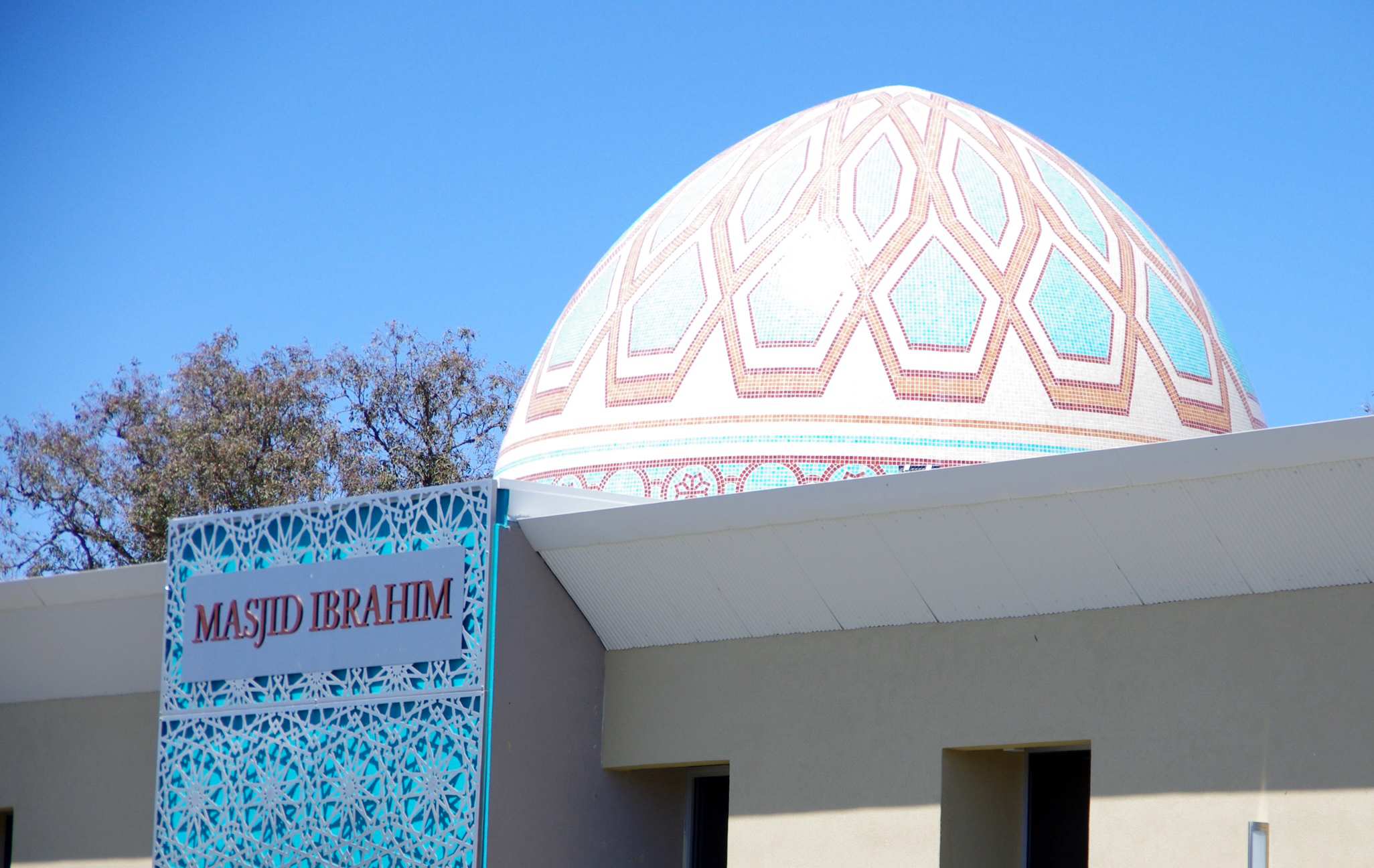 Pig's remains dumped at mosque in Perth suburb of Southern River - ABC News