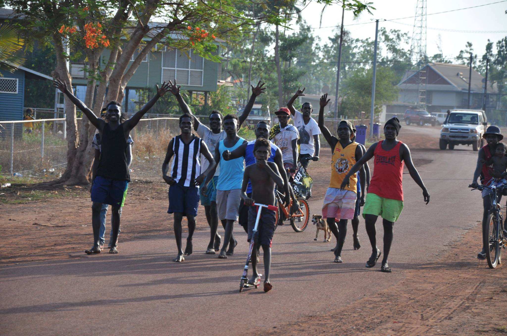Santa visits remote NT Indigenous community of Ramingining - ABC News