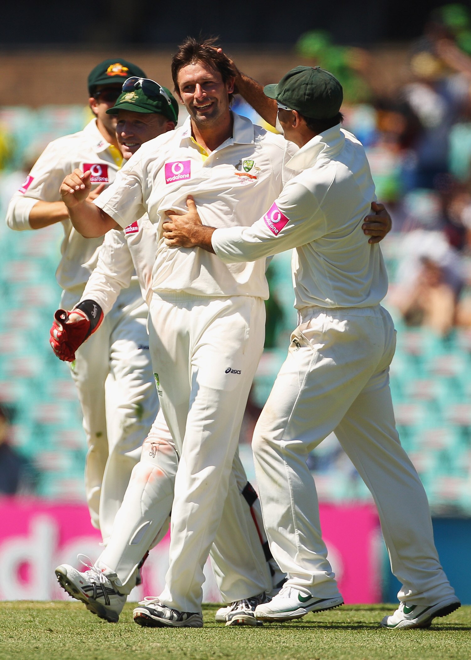 Hilfenhaus replaces Lee in Australian squad - ABC News