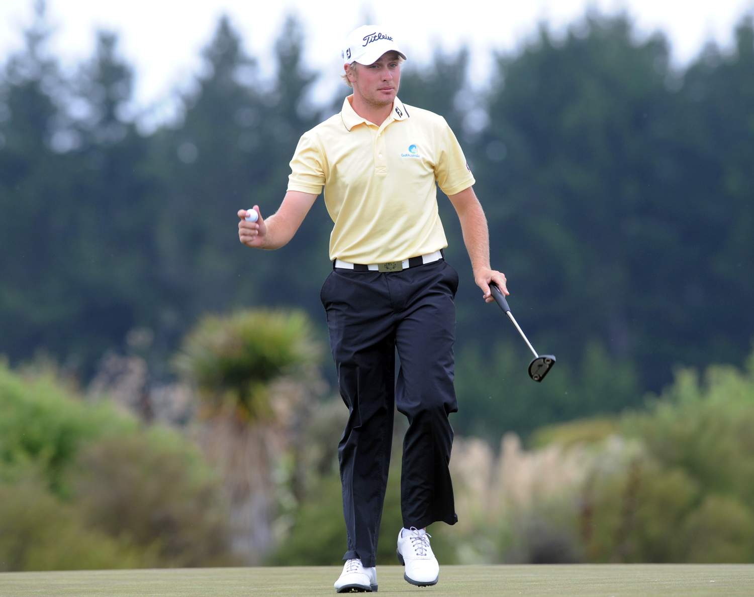 Teenage golfer turns pro after NZ win - ABC News