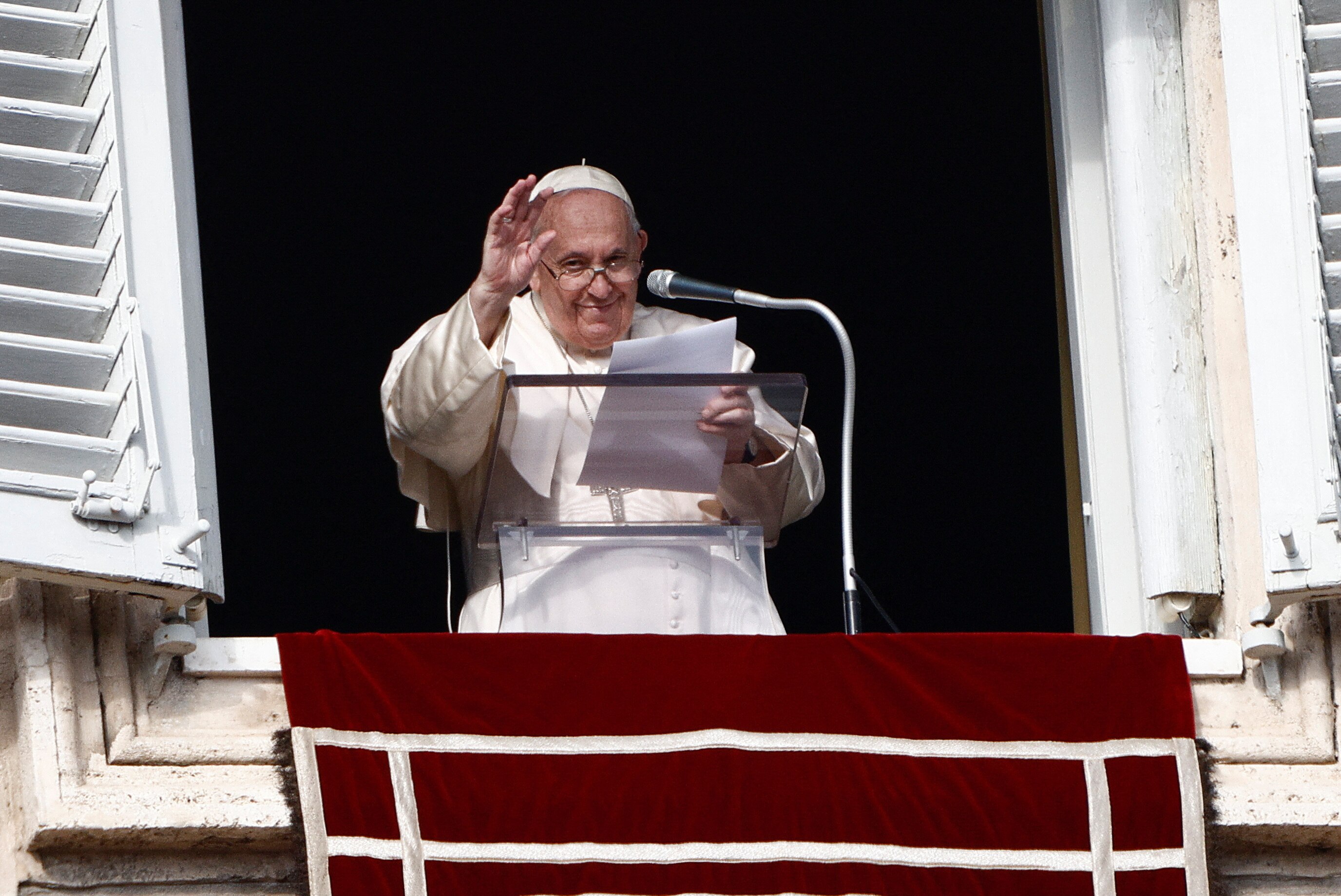 Pope Francis appeals for peace in St Peter's Basilica mass as Vatican ...