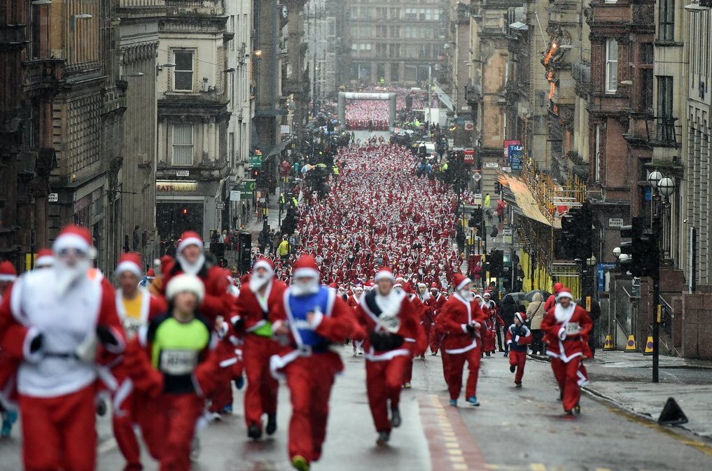 SantaDash: Thousands run in festive fun runs across the United Kingdom ...