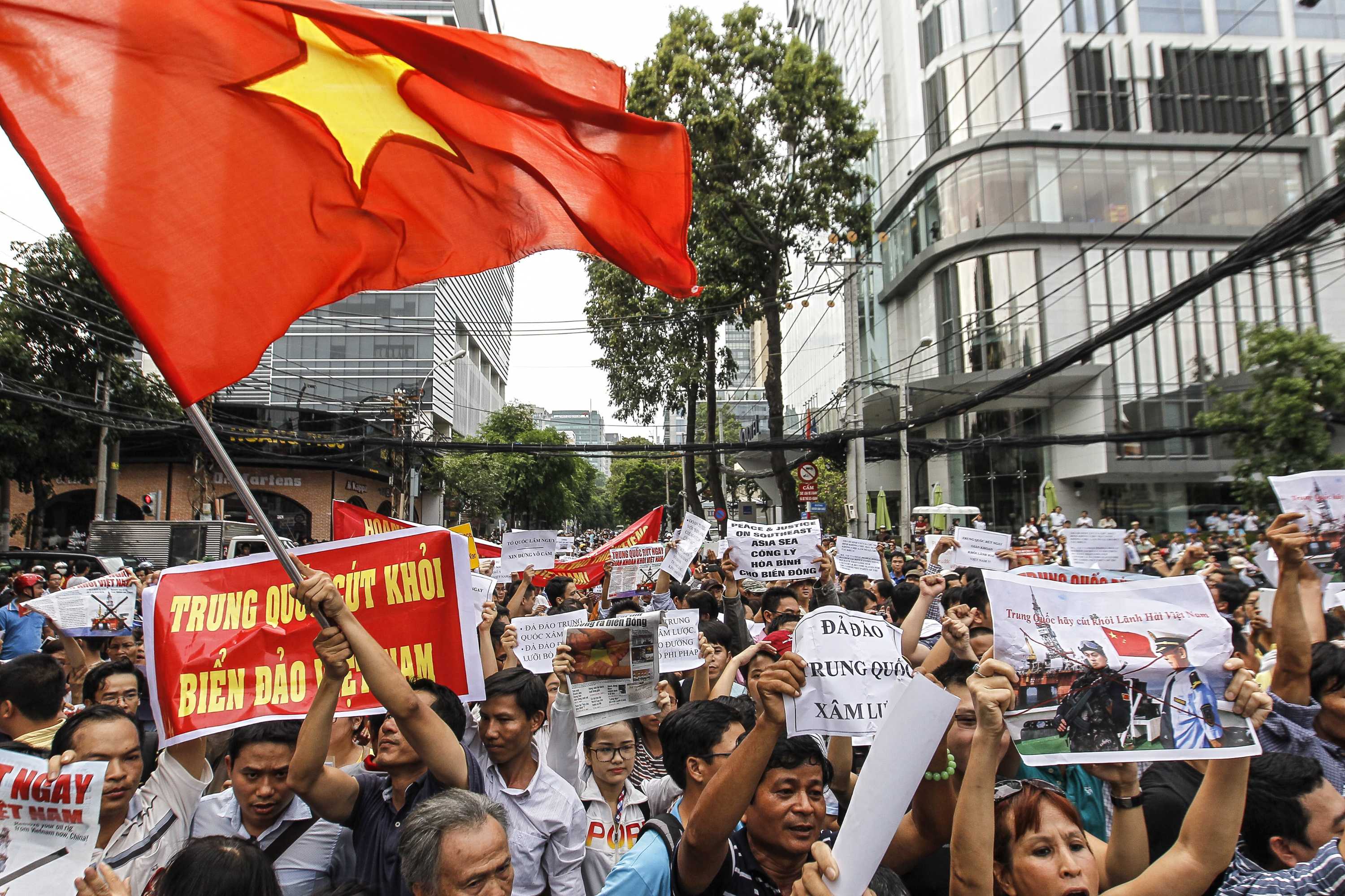 Chinese worker killed, dozens injured in Vietnam riot - ABC News