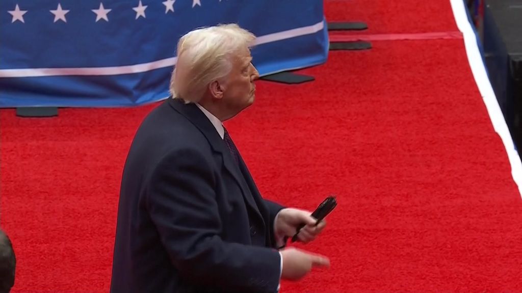 Donald Trump throws pens into the crowd after signing executive orders ...