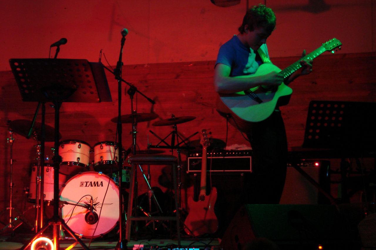 Temagog virtuoso Joe Robinson on tour - ABC News