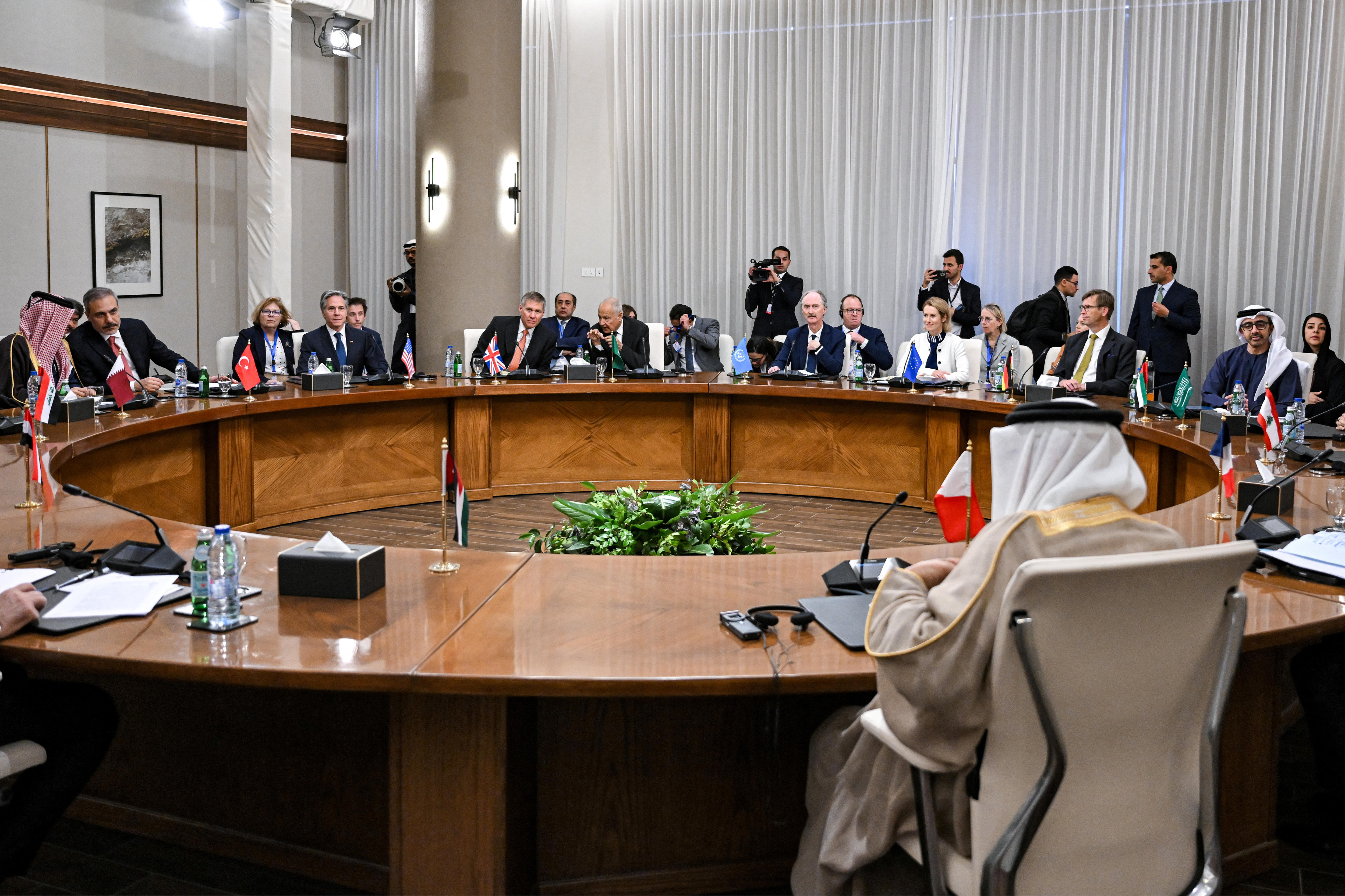 US and UK among foreign nations intensifying contact efforts with Syria ...