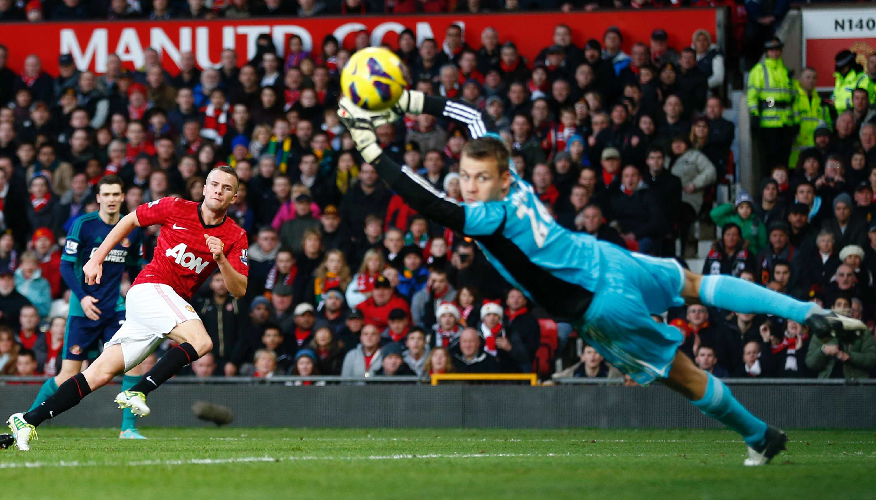 Man United holds course, QPR wins at last - ABC News