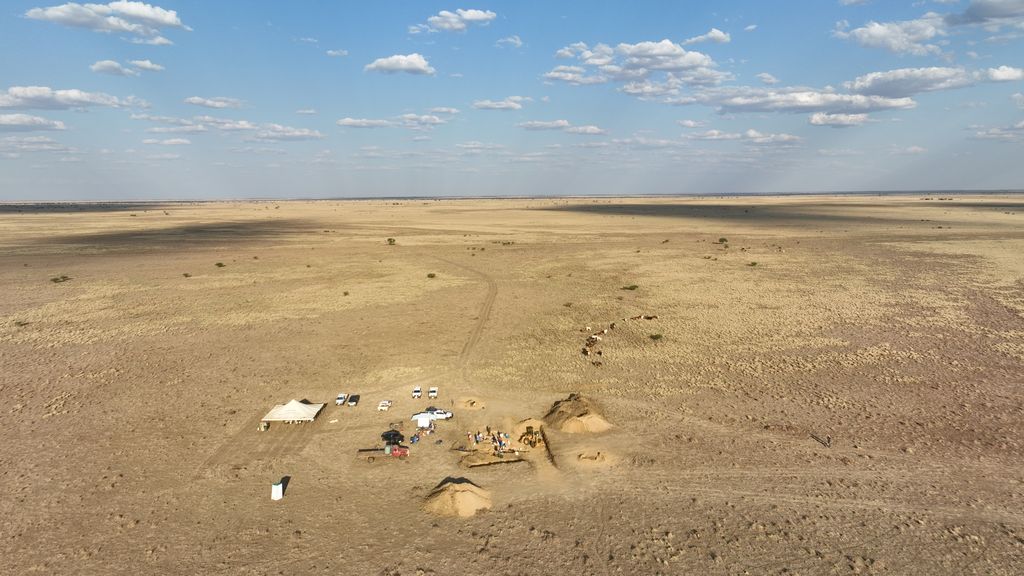 Meet the people behind the bones at a dinosaur dig in outback ...