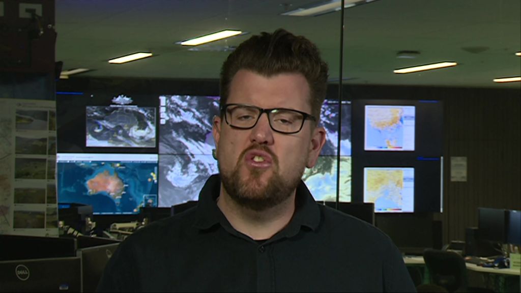 Heavy rain and strong winds batter parts of NSW - ABC News