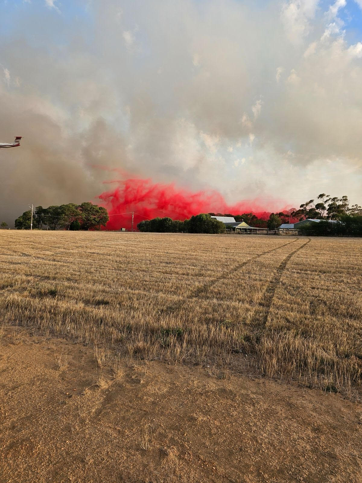 Dereel resident describes fire reaching evacuation centres - ABC listen