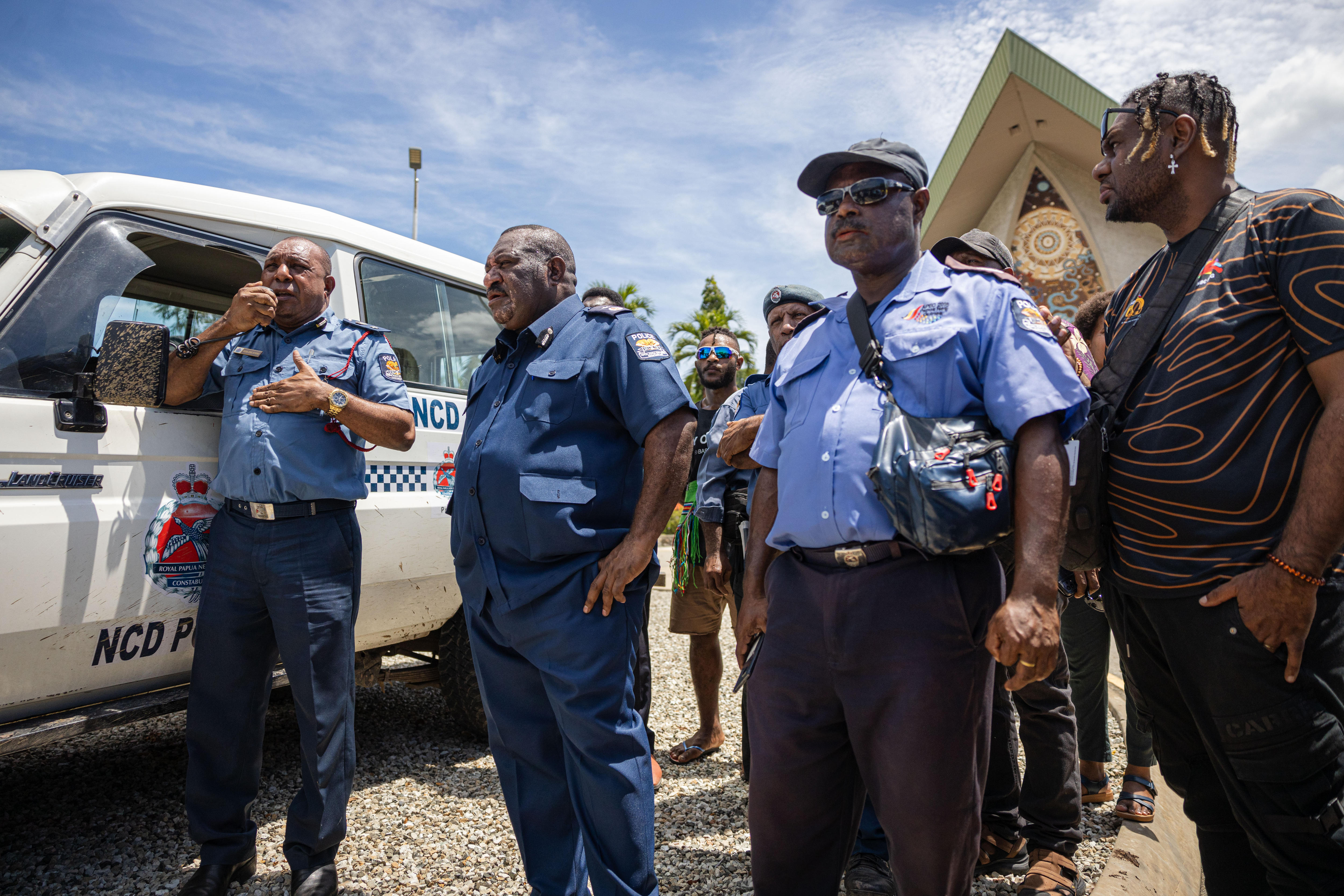 Shopping centre torched and shops looted in Papua New Guinea after ...