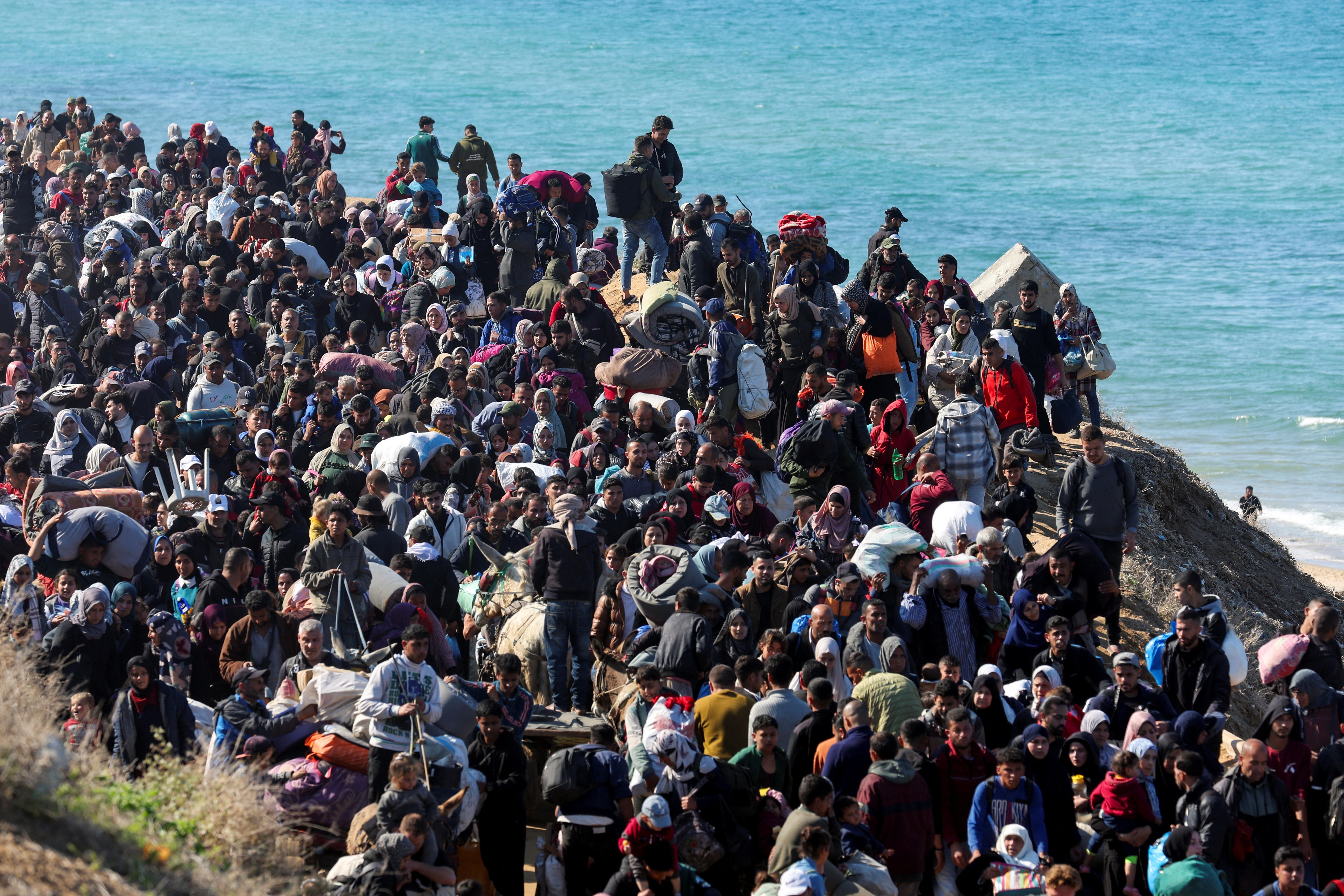 In pictures: Emotional scenes as Palestinians head home to northern ...