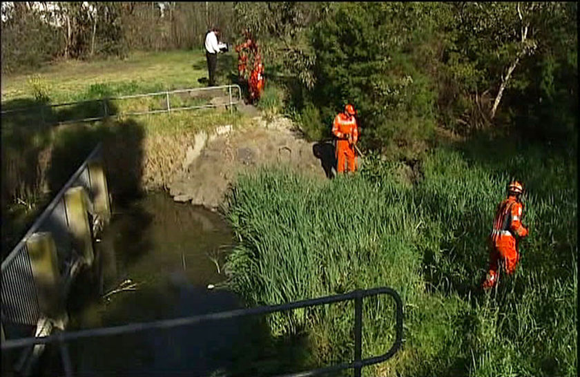 Police scour lake after body found in barrel - ABC News