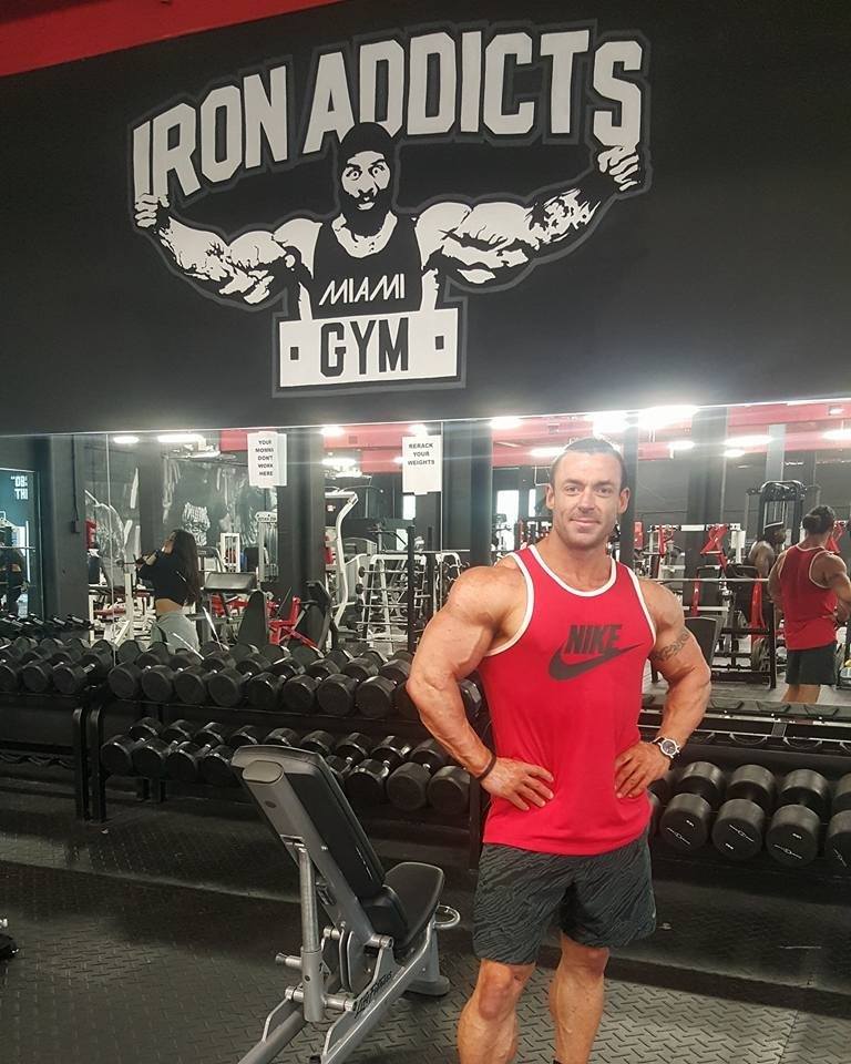 Prison guard forced to pay fines after smuggling contraband into ...