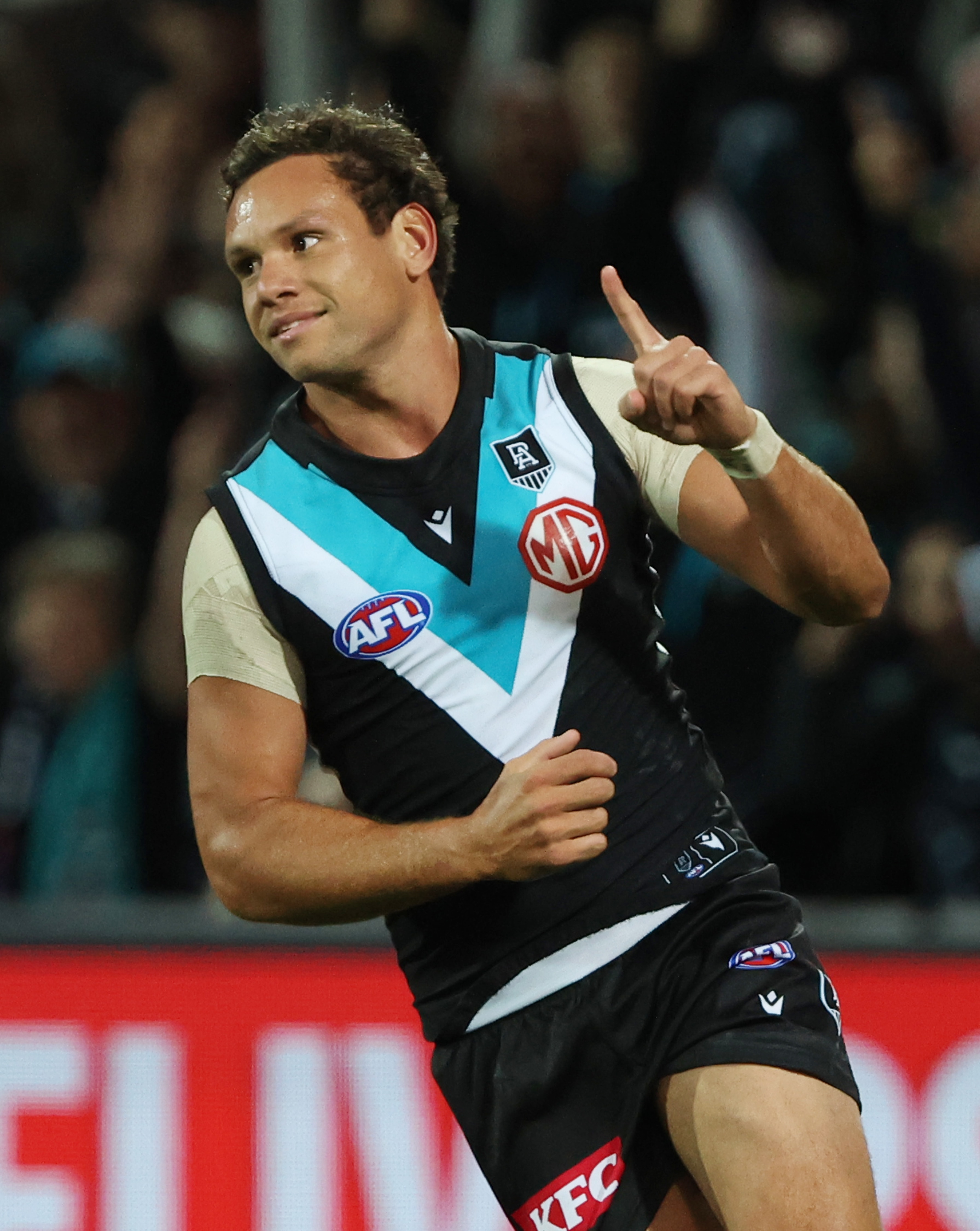 Essendon beats Collingwood by 24 points in AFL Anzac Day match at MCG ...